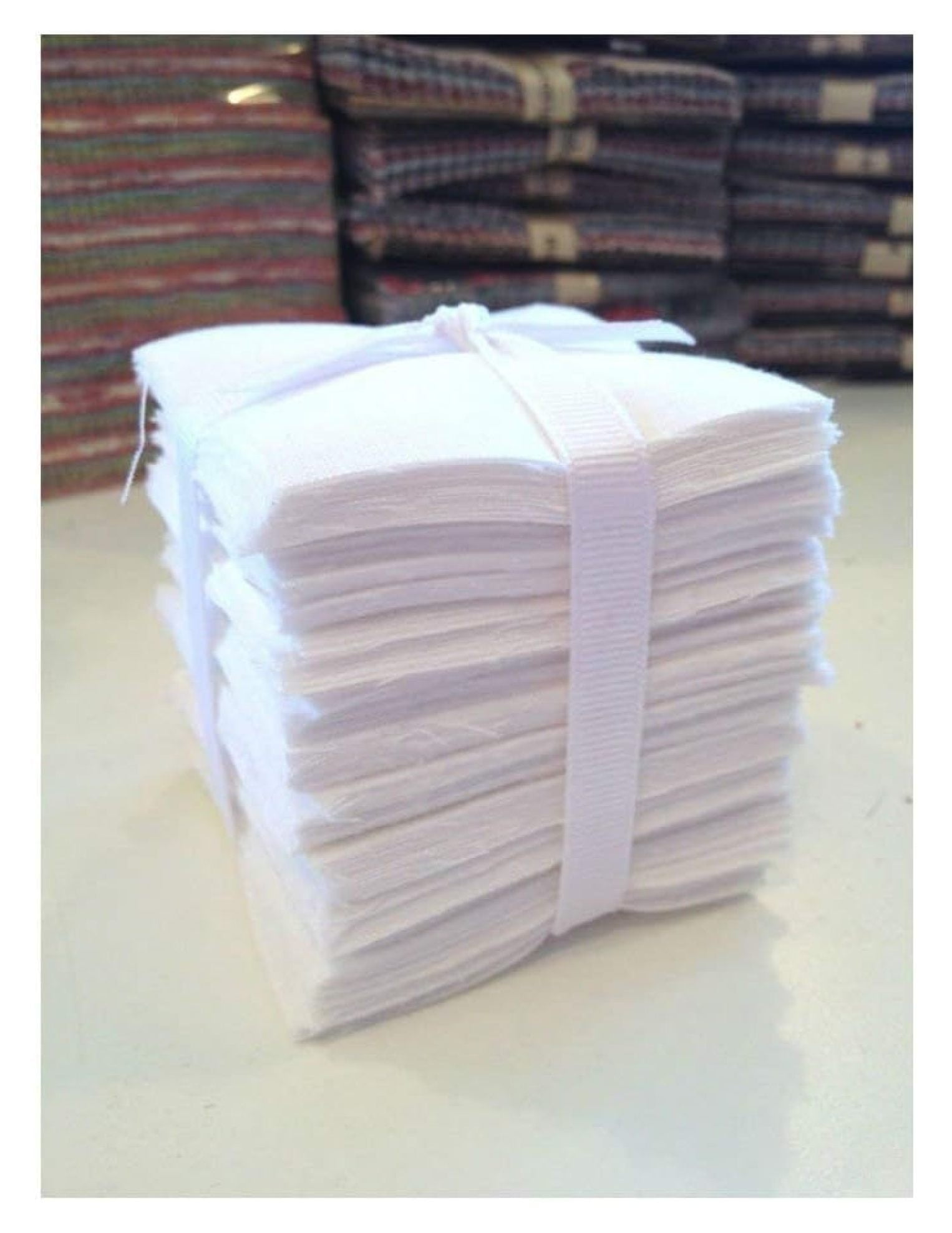 200 Pure White Moda Solid precut Mini Charm Pack 2.5" Squares Quilt ...