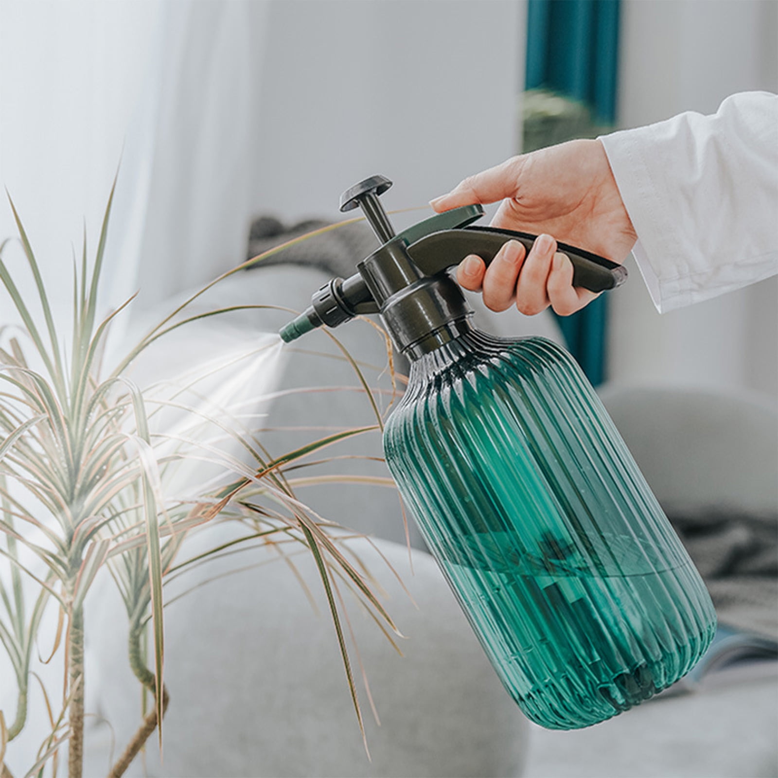 2000ml Watering Spray Bottle, High Pressure Garden Sprayer with ...