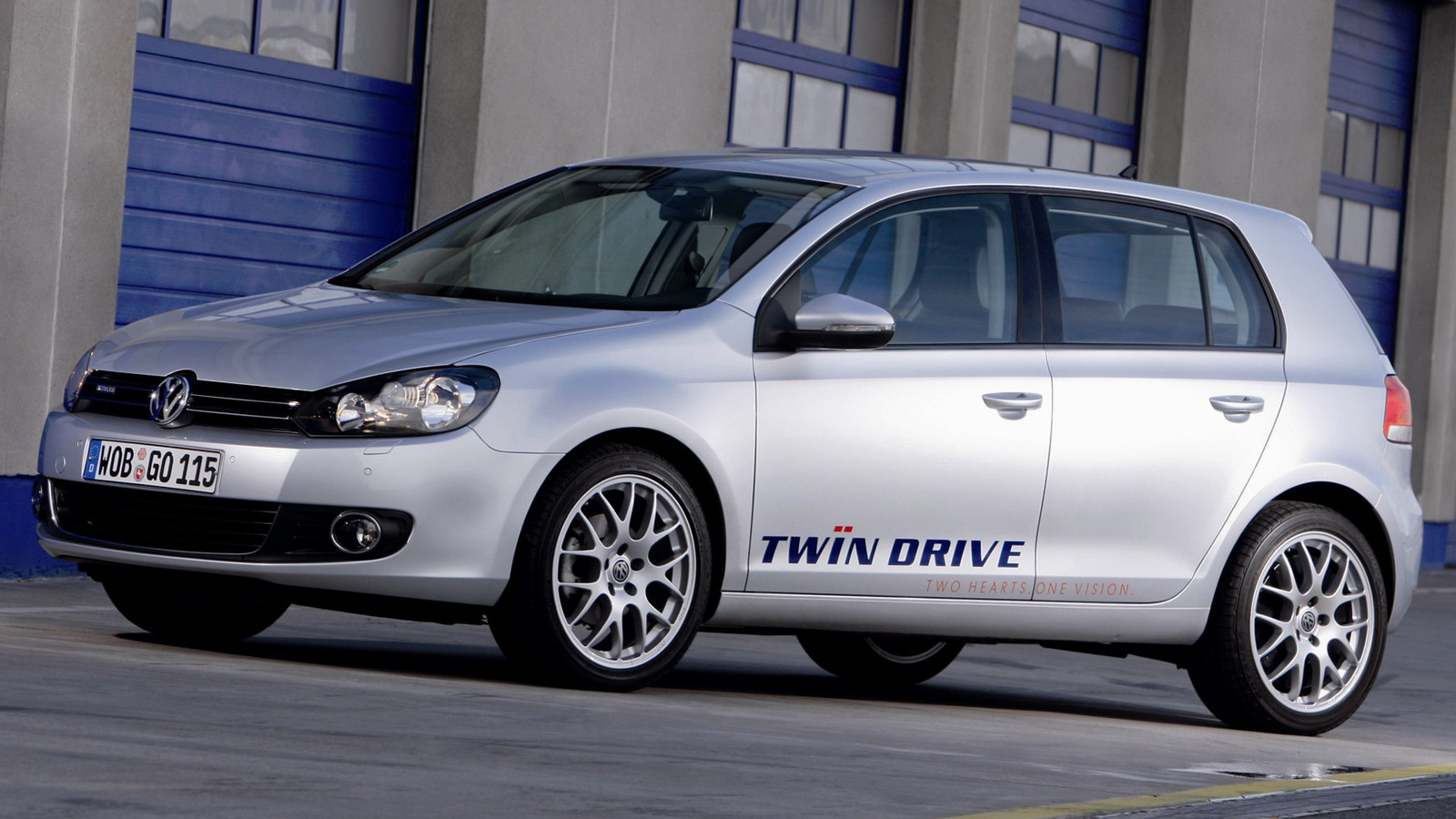 2009 Volkswagen Golf Twin Drive Concept Car Poster - 24x36 Inch Glossy ...