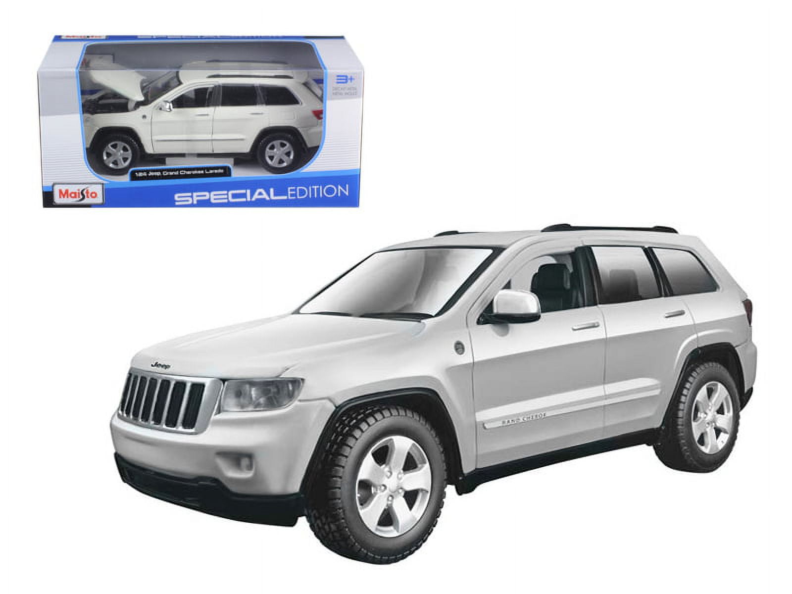 2011 Jeep Cherokee Laredo White 1/24 Diecast Model Car by Maisto ...