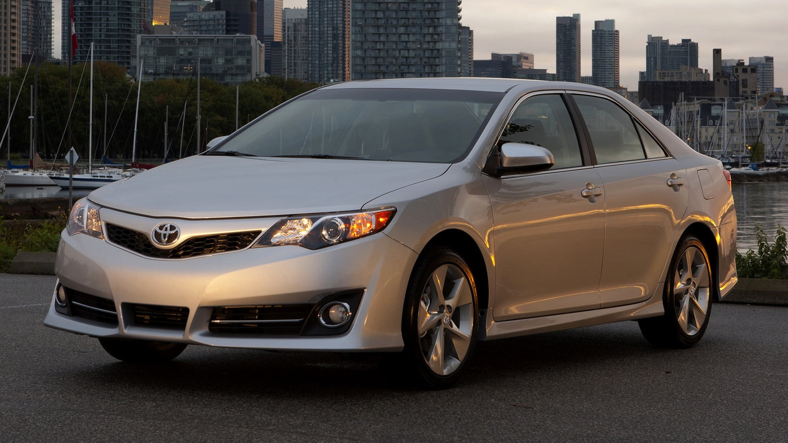 2011 Toyota Camry SE Style A - 12x18 Inch Laminated Poster - Stunning ...