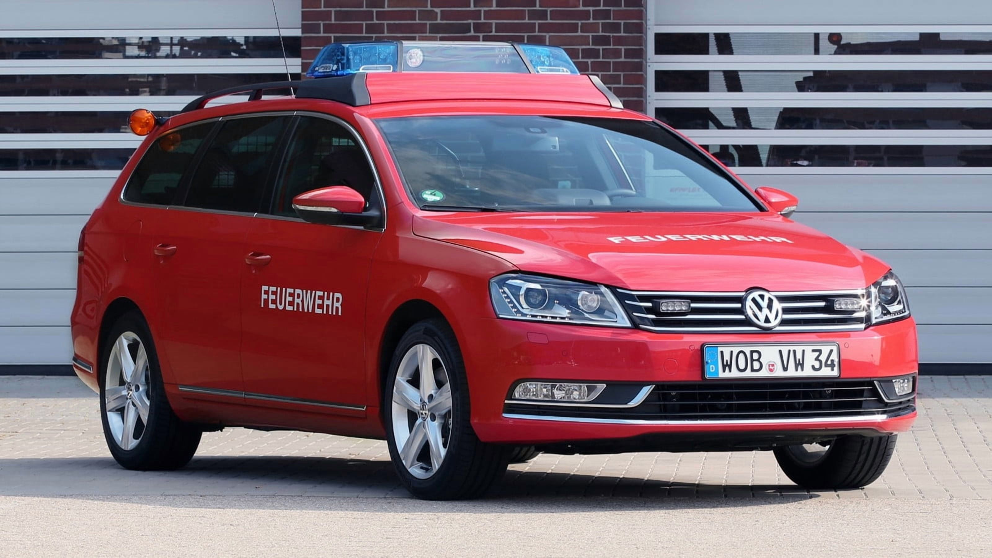 2011 Volkswagen Passat Variant Feuerwehr Car Poster - 12x18 Inch ...