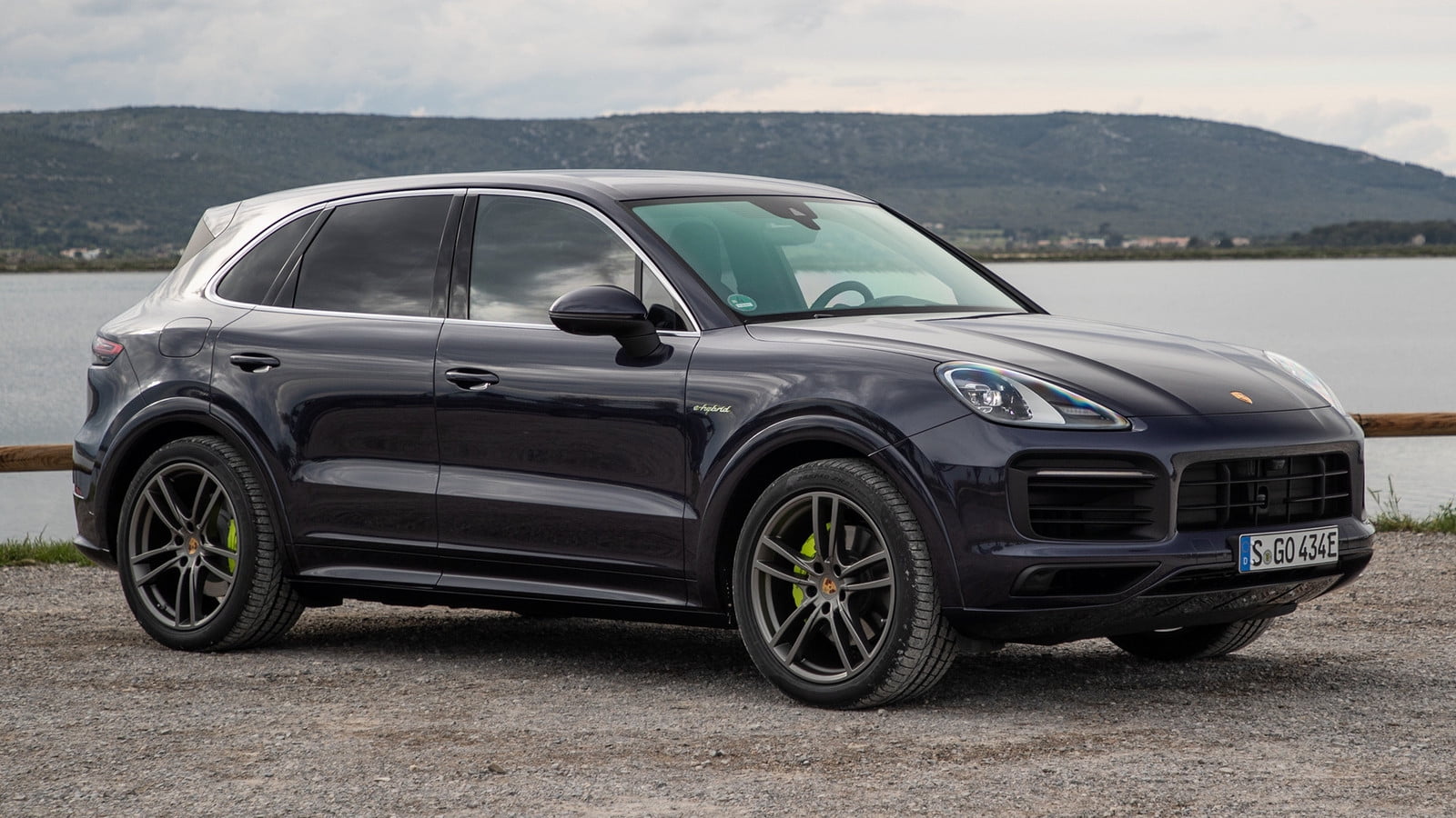 2018 Porsche Cayenne E Hybrid SportDesign Package Car Poster - 20x30 ...