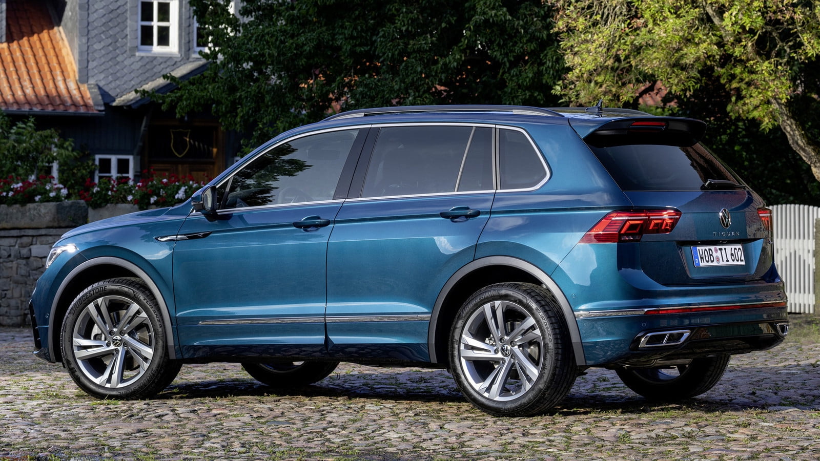 2020 Volkswagen Tiguan R Line Car - 12x18 Inch Laminated Poster ...