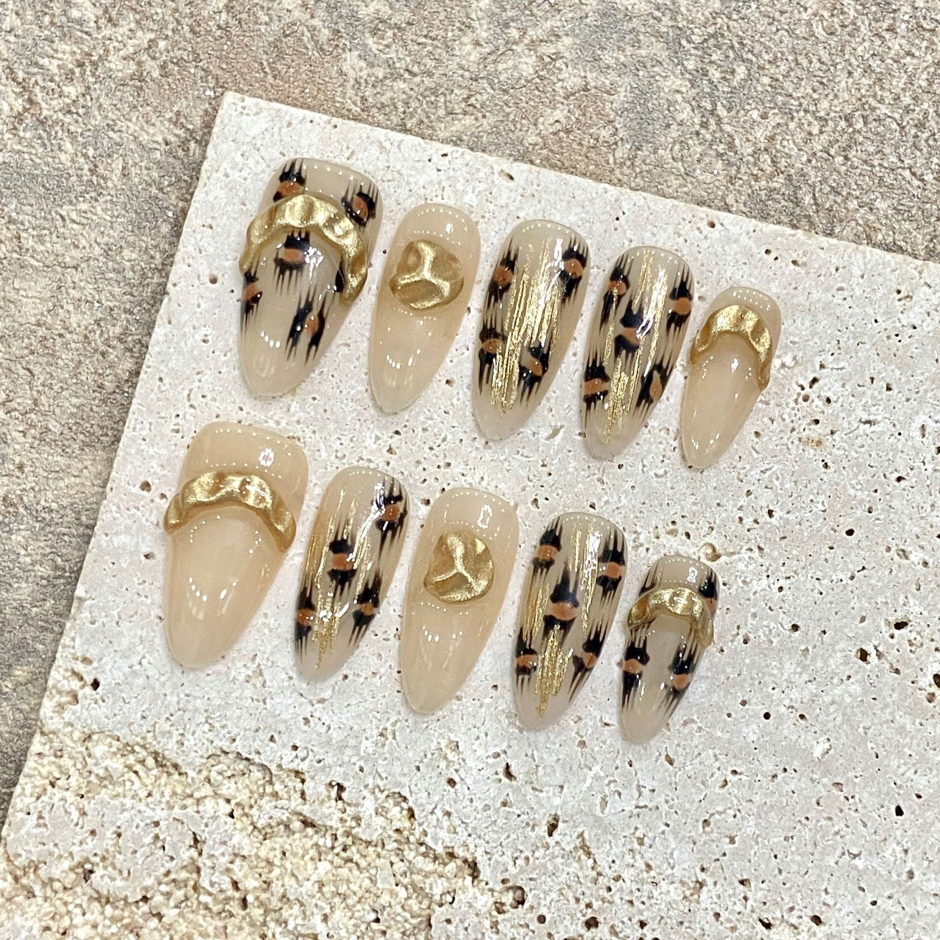 2024 new handmade armor metal chain amber leopard print versatile white ...