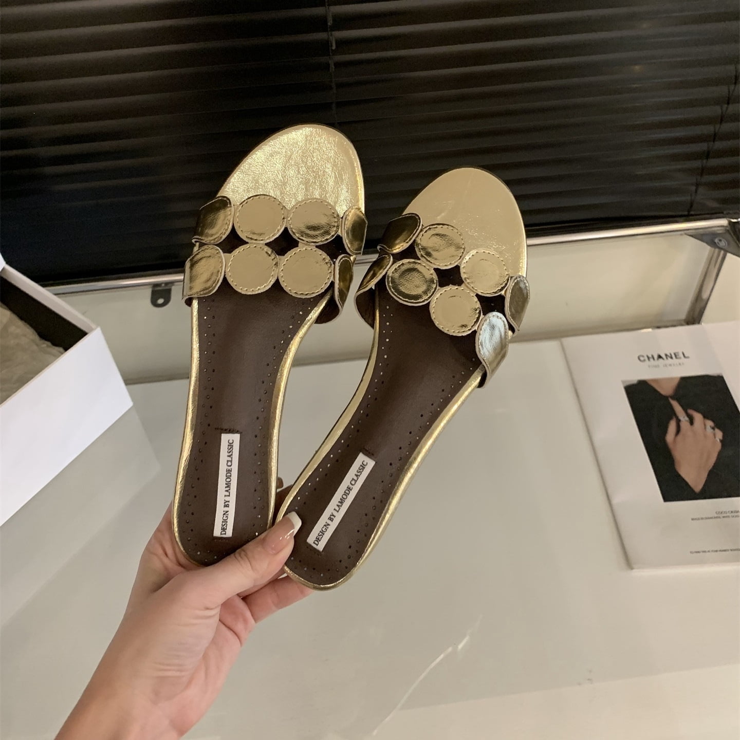 2026 New European and American Style Women's Gold Metallic Leather ...
