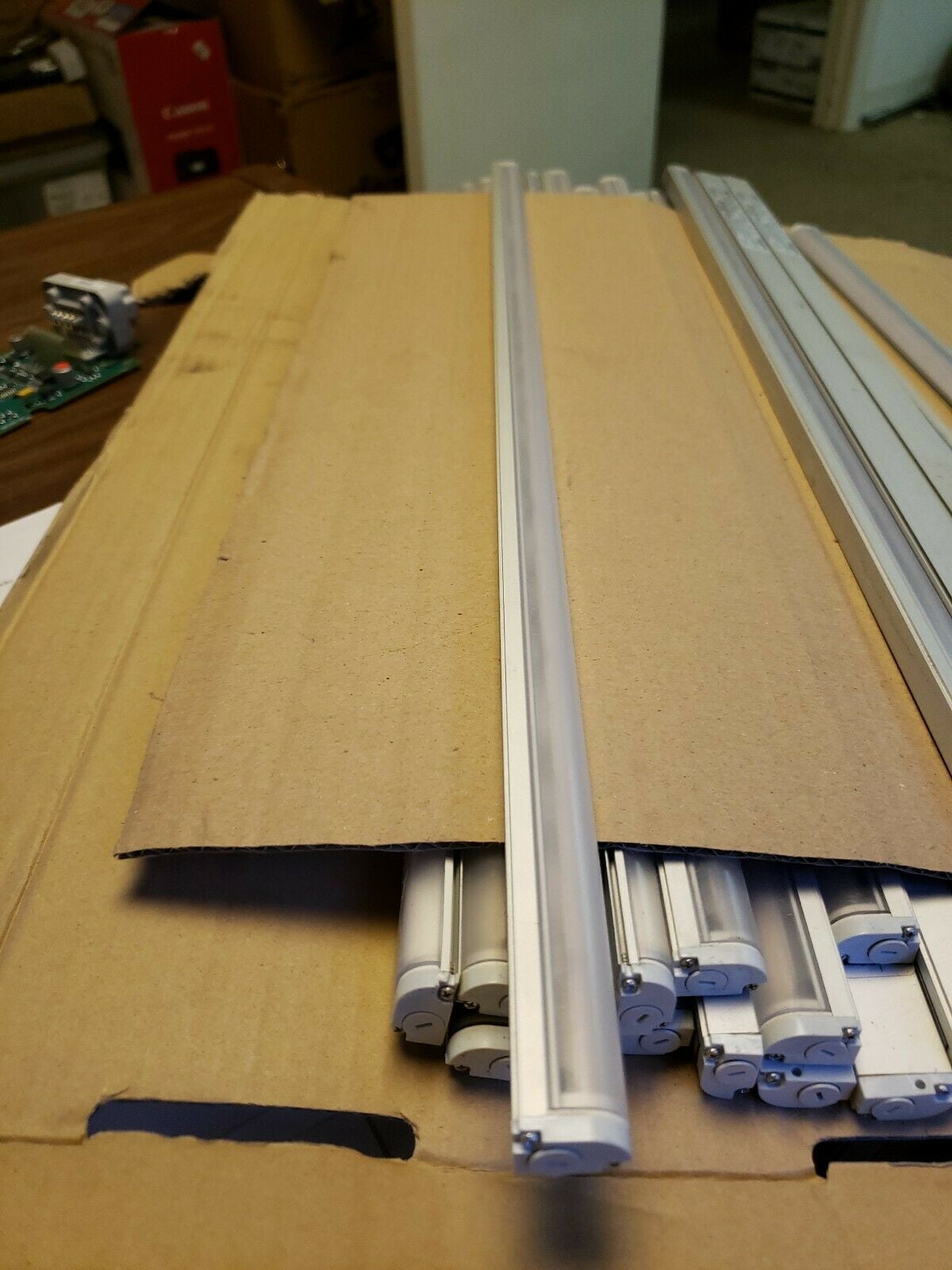 (24) PHILIPS LED REFRIGERATION 24V, 3.9W, 18324 PFT, 575mm 930 G3, IBRS ...