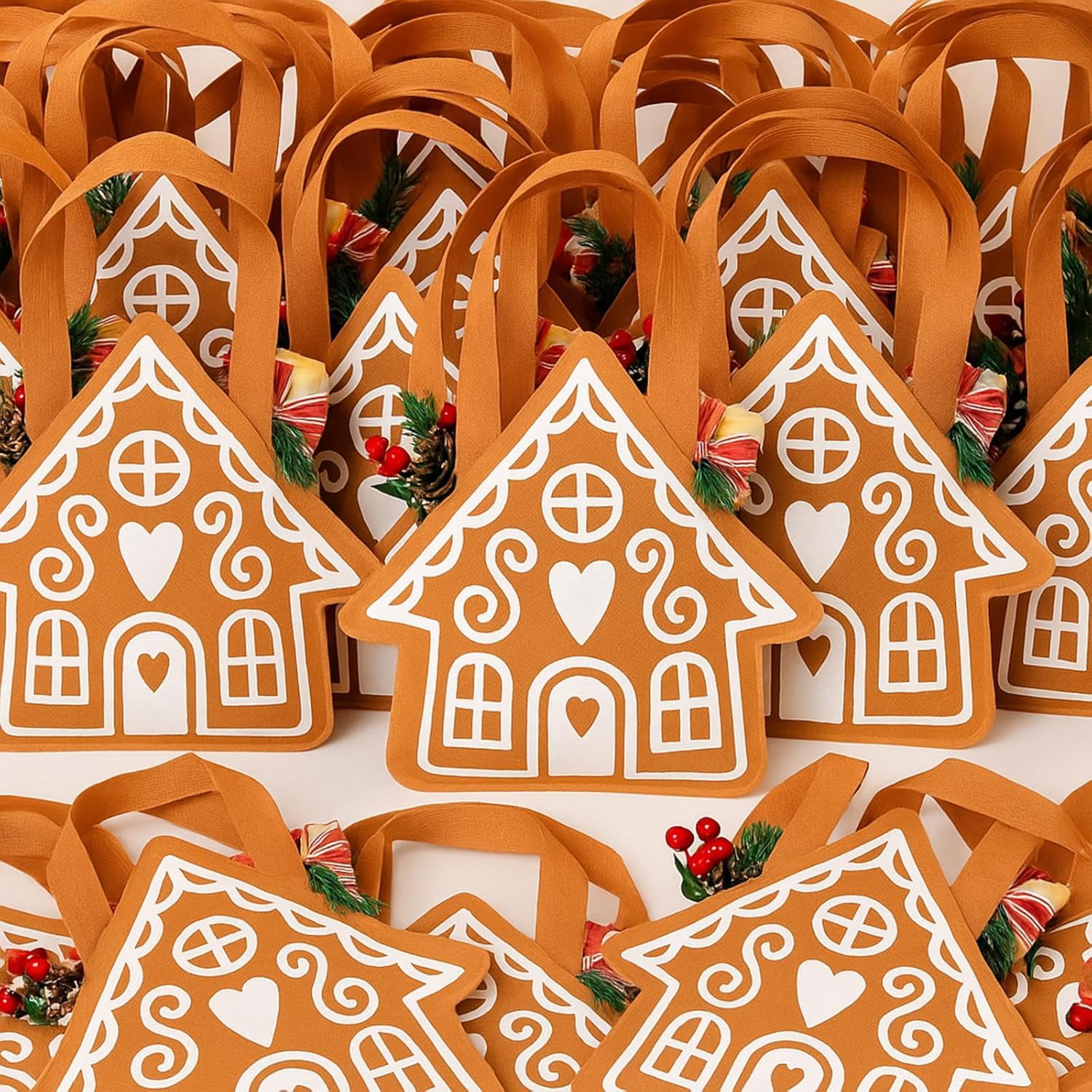 24 Pcs Christmas Non-woven Gingerbread Bag Party Gift Gingerbread House ...