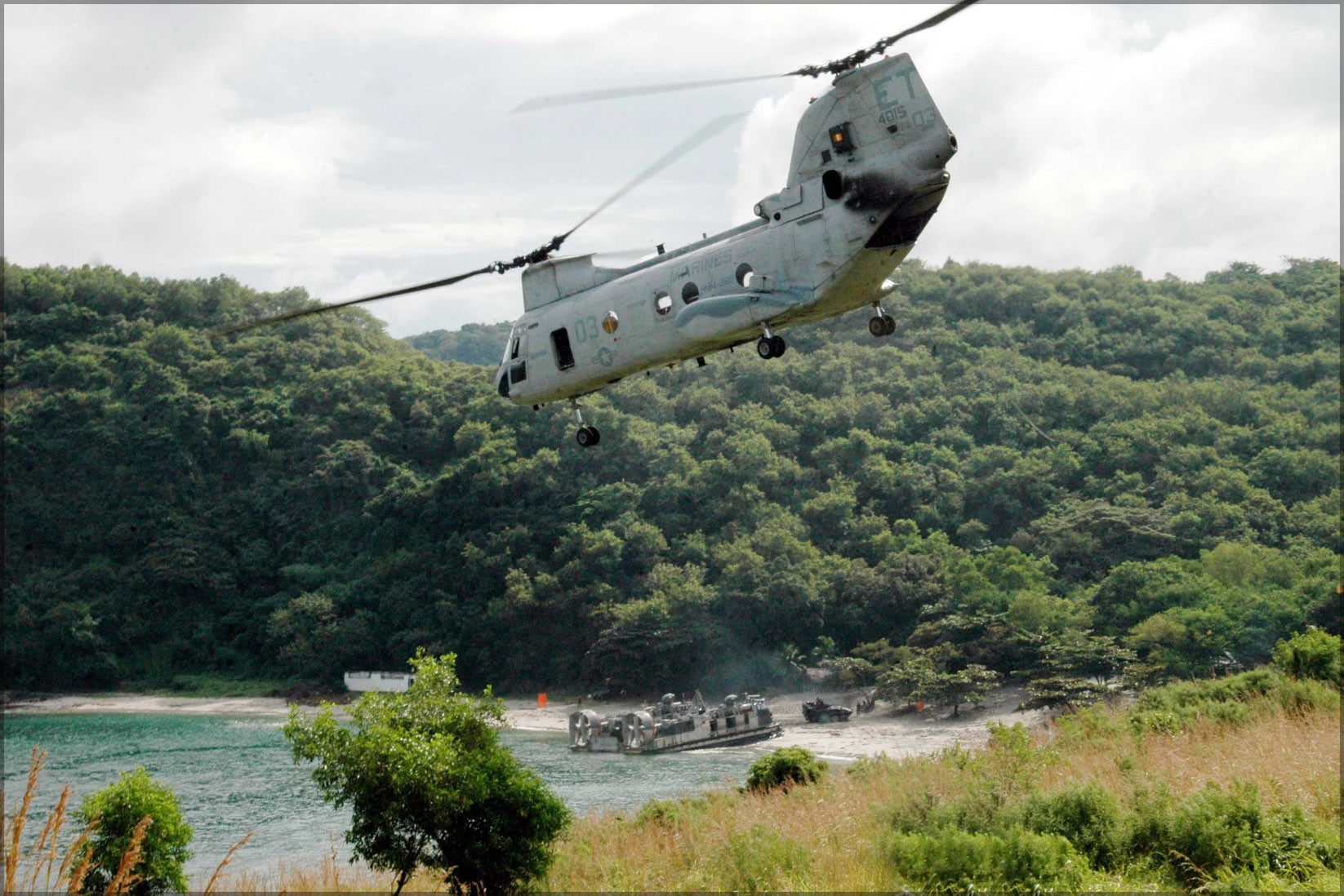 24"x36" Gallery Poster, U.S. Marine Corps CH-46E Sea Knight helicopter ...