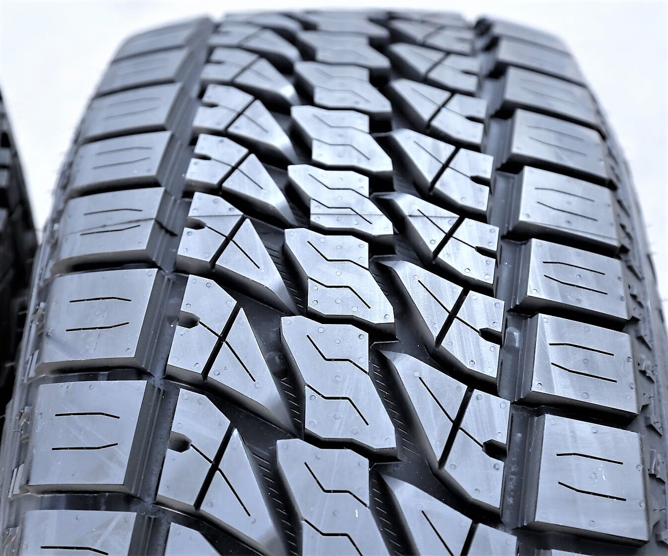 LION SPORT A/T 245/65R17 111T XL Tires for 2004 & 2019 Jeep Cherokee ...