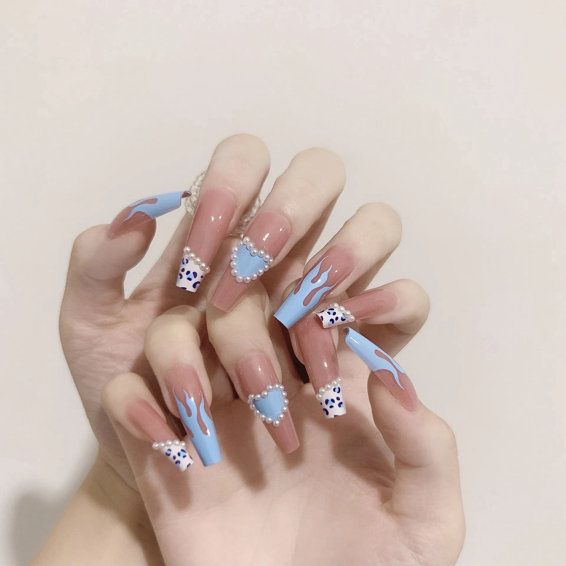 24Pcs/Set Nail Art Fake Nails with Diamonds Pink Silver Glitter Wearing ...