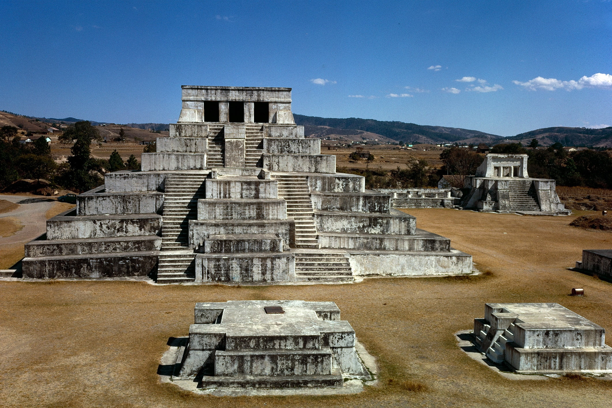24x36 gallery poster, Mayan pyramid Zaculeu capital of Postclassic Mam ...