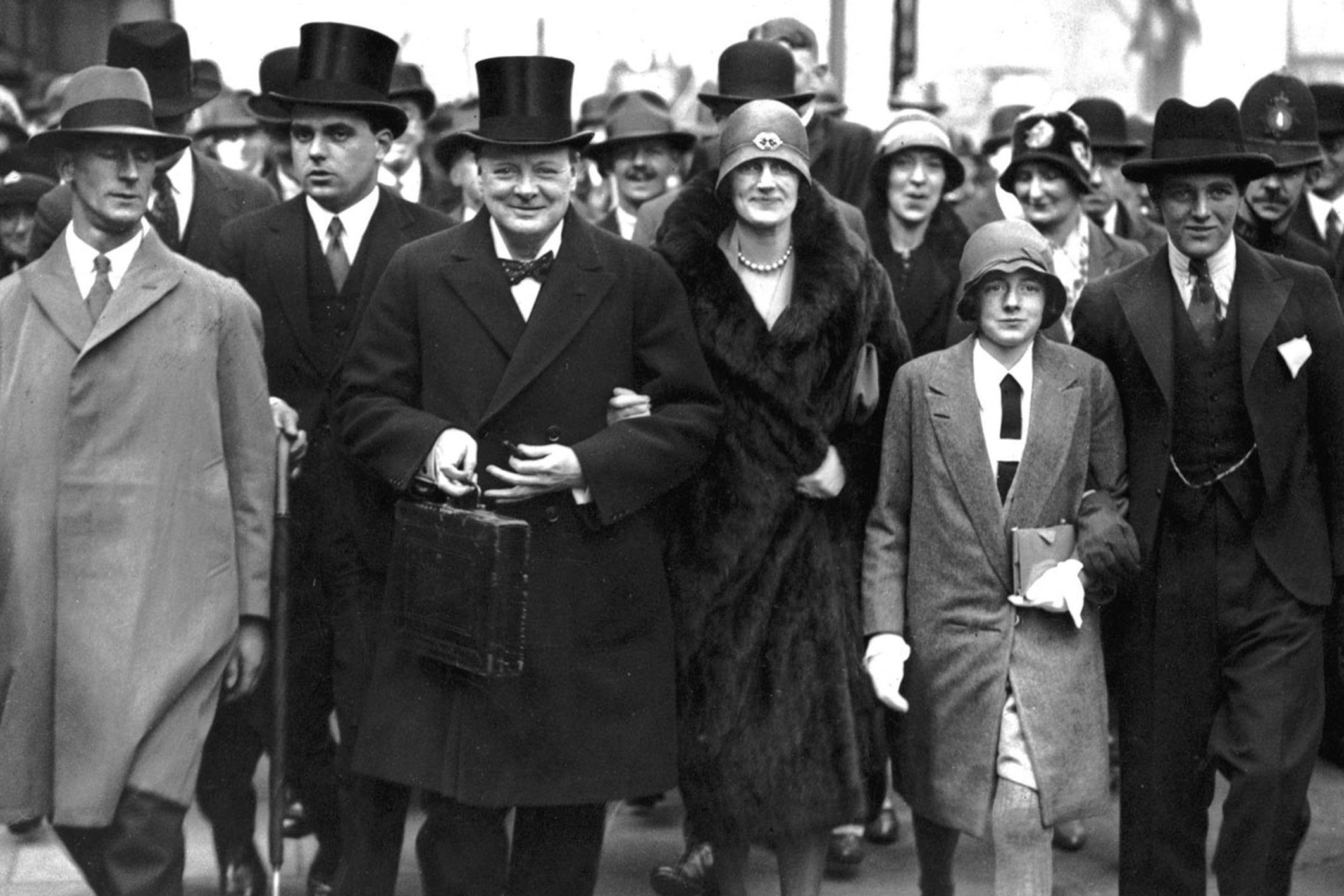 24x36 gallery poster, Winston Churchill on Budget Day with his wife ...