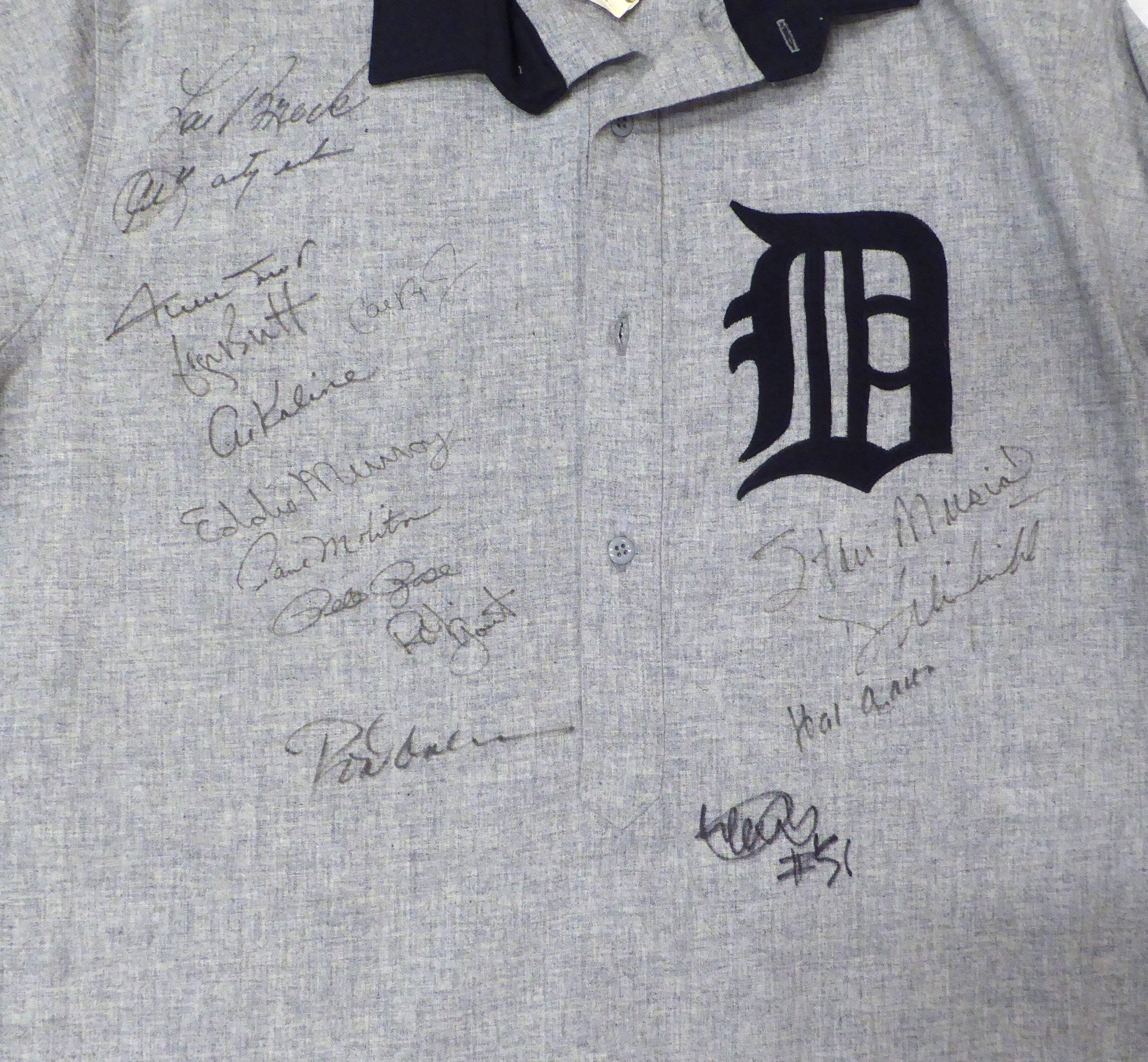 3000 Hit Club Autographed Jersey With 15 Signatures Including Aaron, Mays, Ichiro Rose Beckett ...