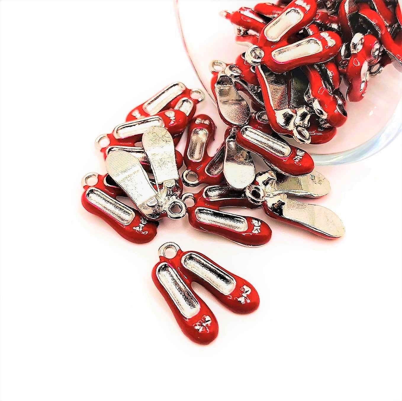 4, 20 or 50 Pieces: Red Ruby Slipper Wizard of Oz 3D Charms - Walmart.com