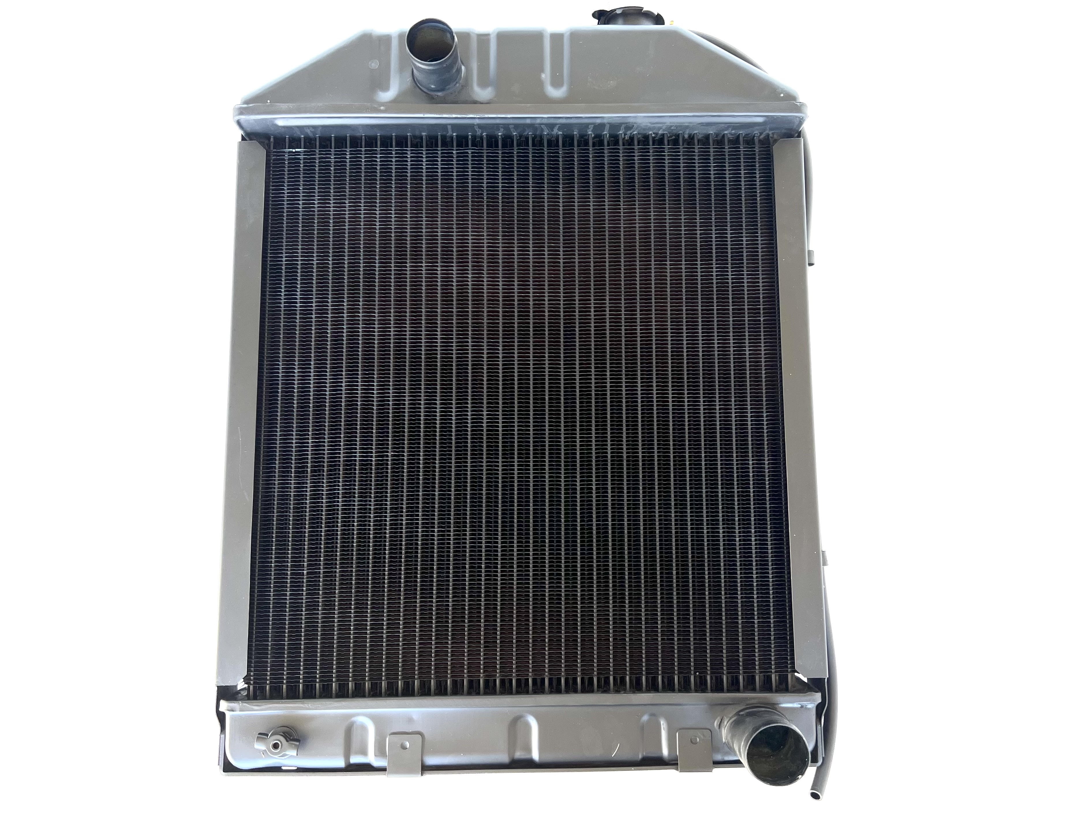 4 ROW C7NN8005E New Radiator for Ford Tractors 5000 5100 5600 6600 ...