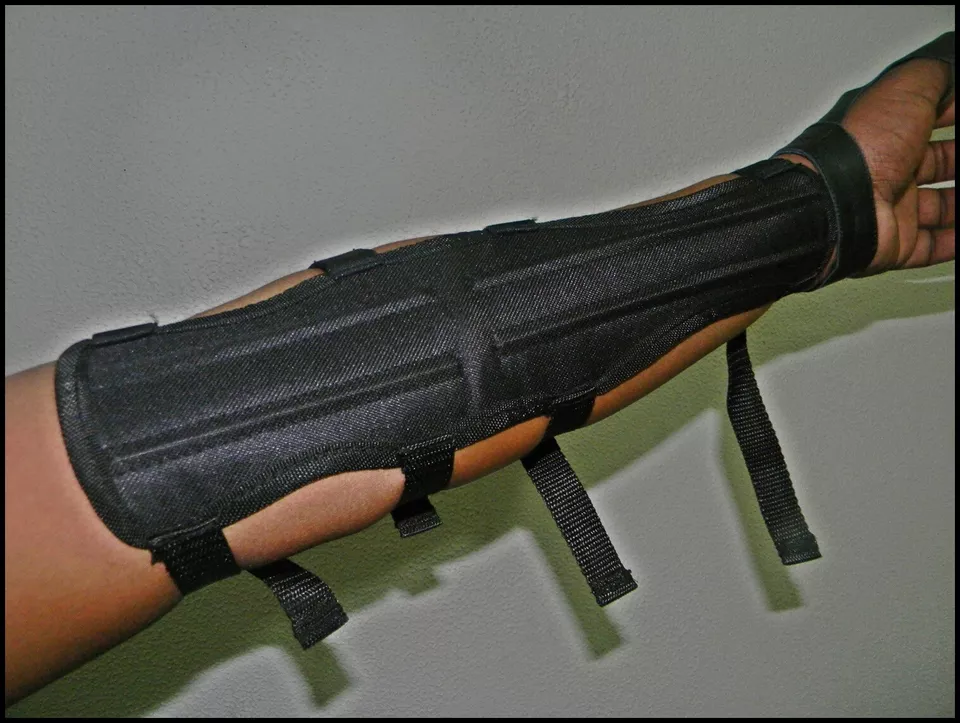 4-Strap Archery Long Arm Guard, 33cm x 9cm, Durable Protective Gear for ...