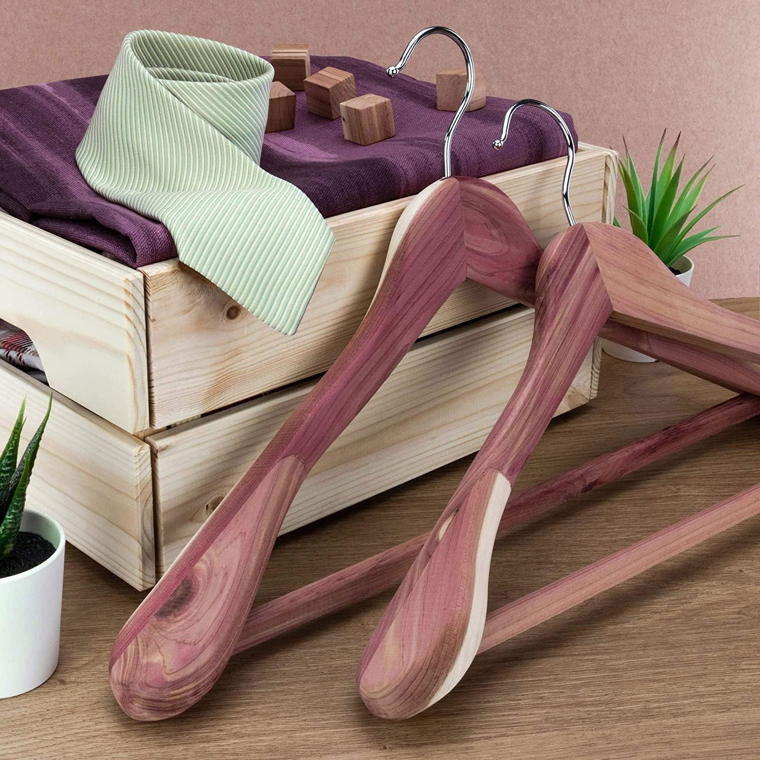 5 Cedar Wood 17.7inch Suit Hangers with Broad Shoulders and Non-Slip ...