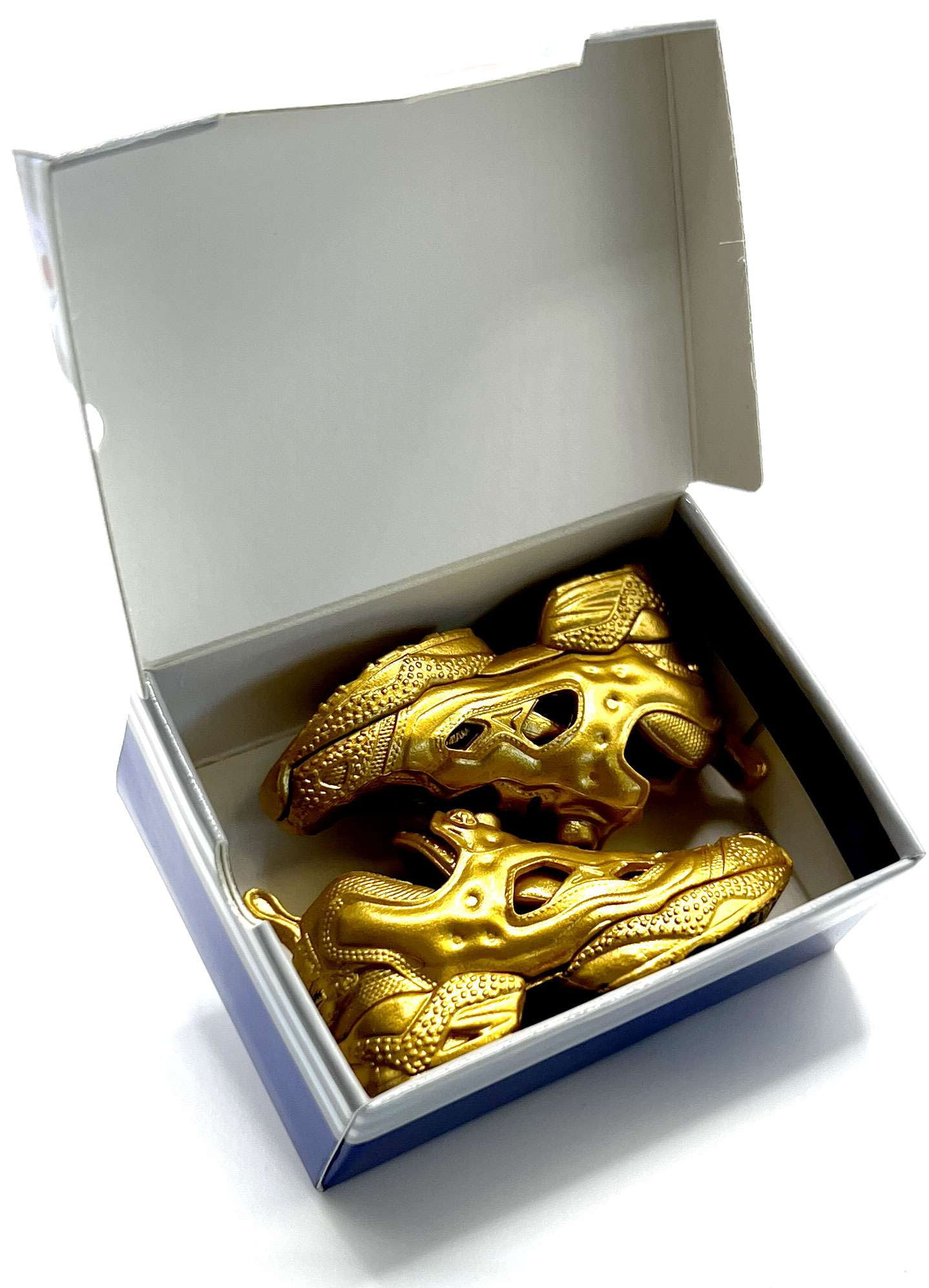 5 Surprise Sneakers Reebok Pump Gold Chase Mini Shoes with Shoebox ...