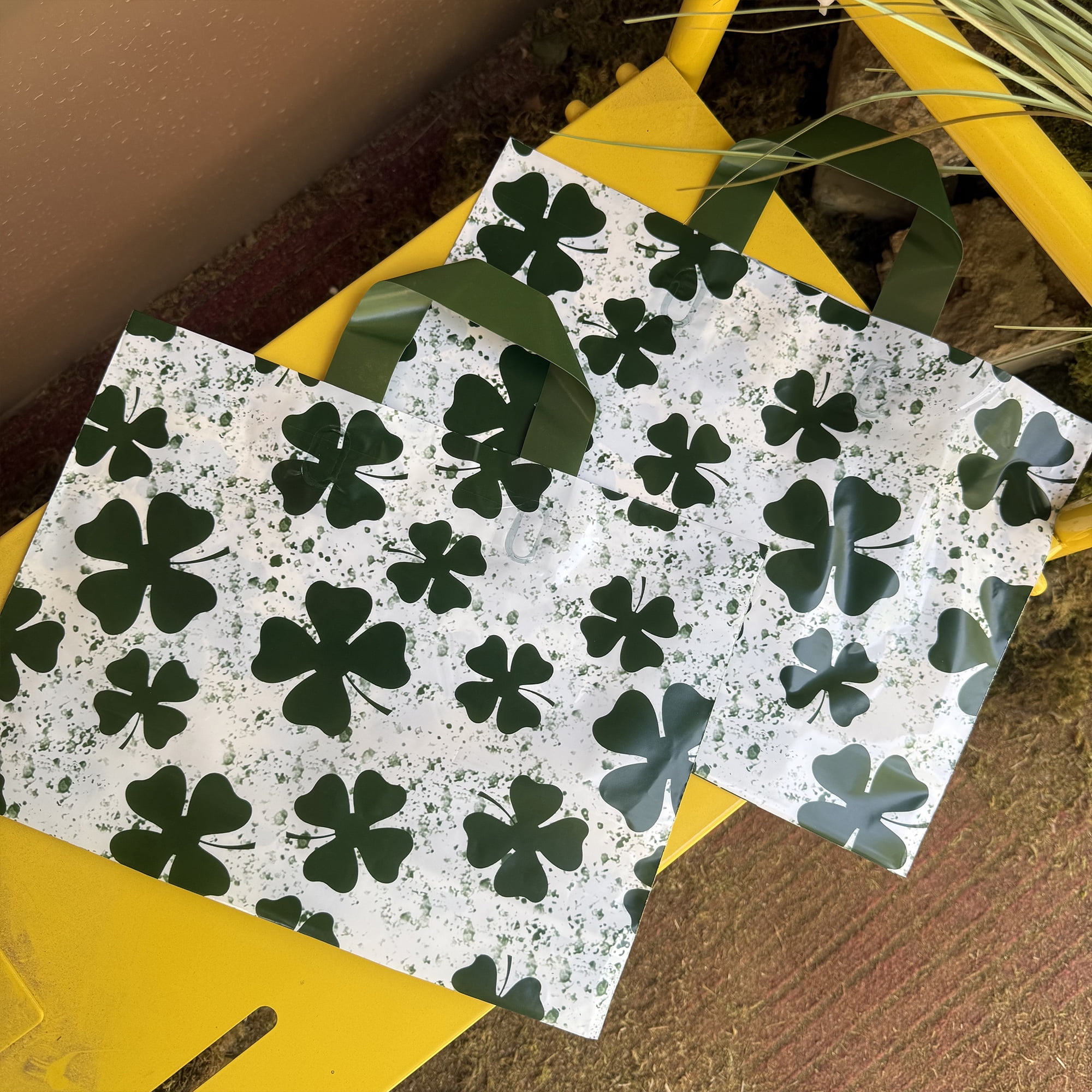 50 Pcs Premium Plastic Gift Bags with White - Background Green Lucky ...