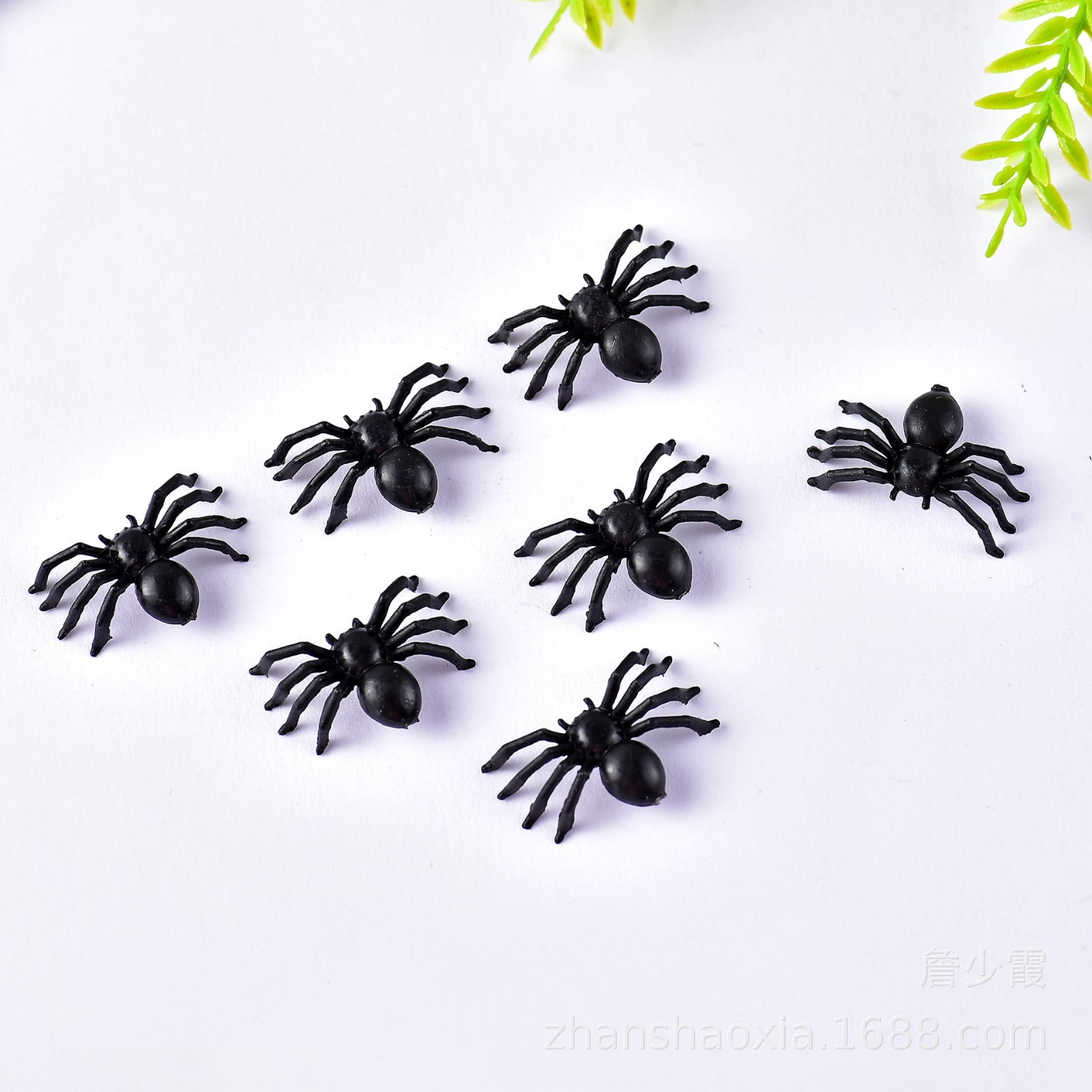 50pcs/100pcs Horror Plastic Spider Small Fake Spider Prank Toy Suitable ...