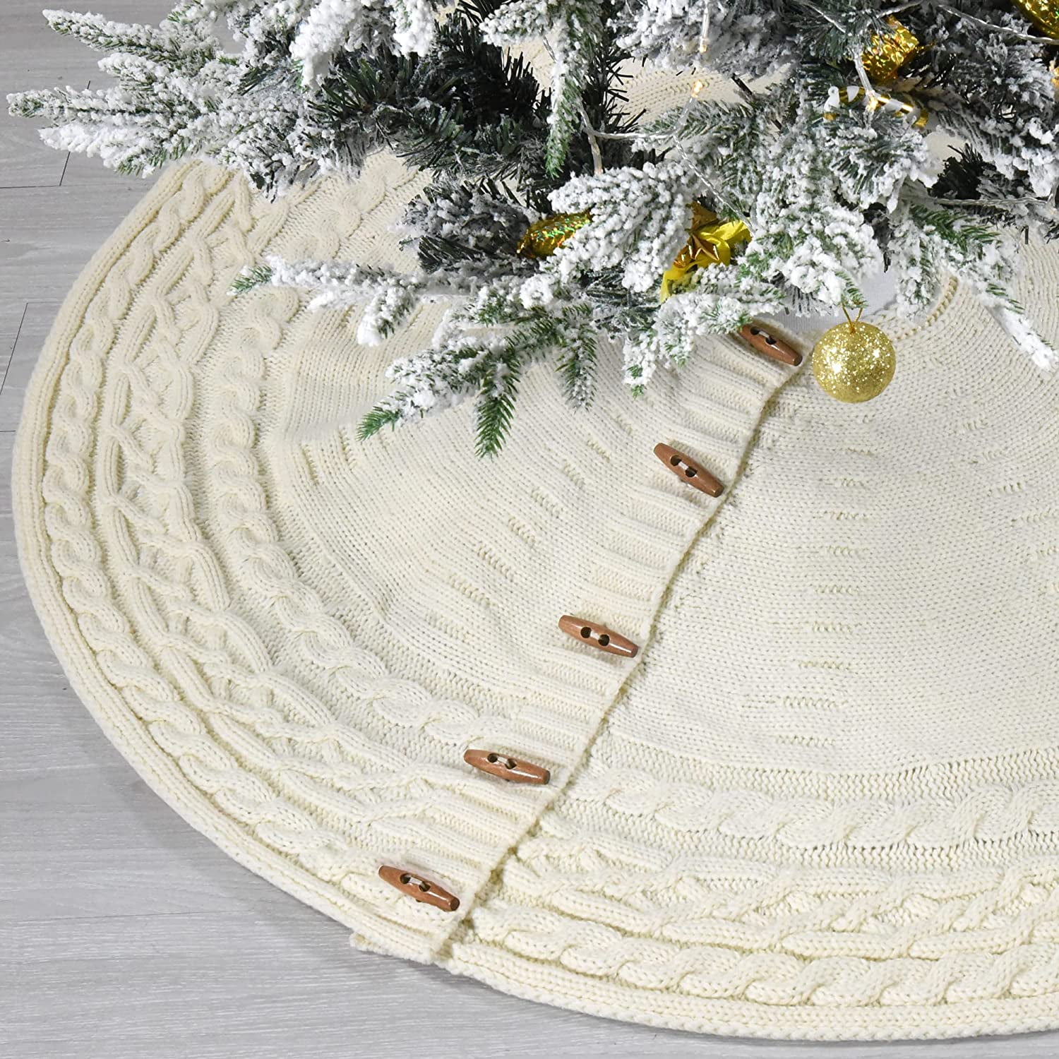 Starry Dynamo 60-Inch Cable Knit Christmas Tree Skirt with Wooden ...
