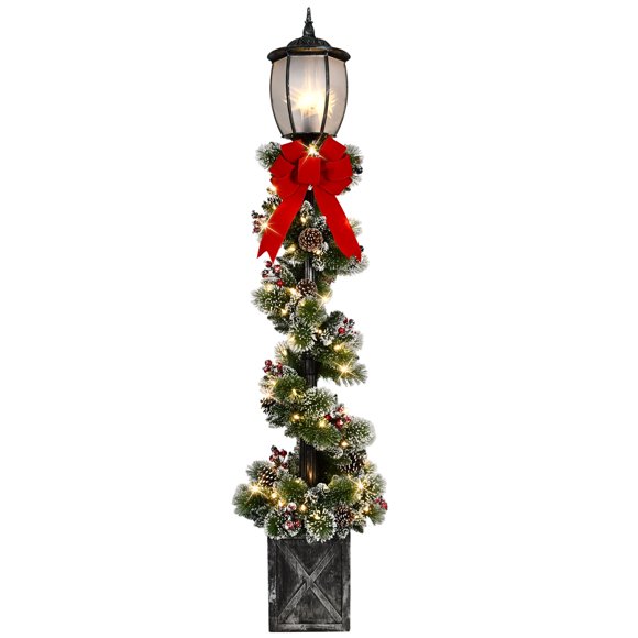 Lamp Post Christmas Holiday Time