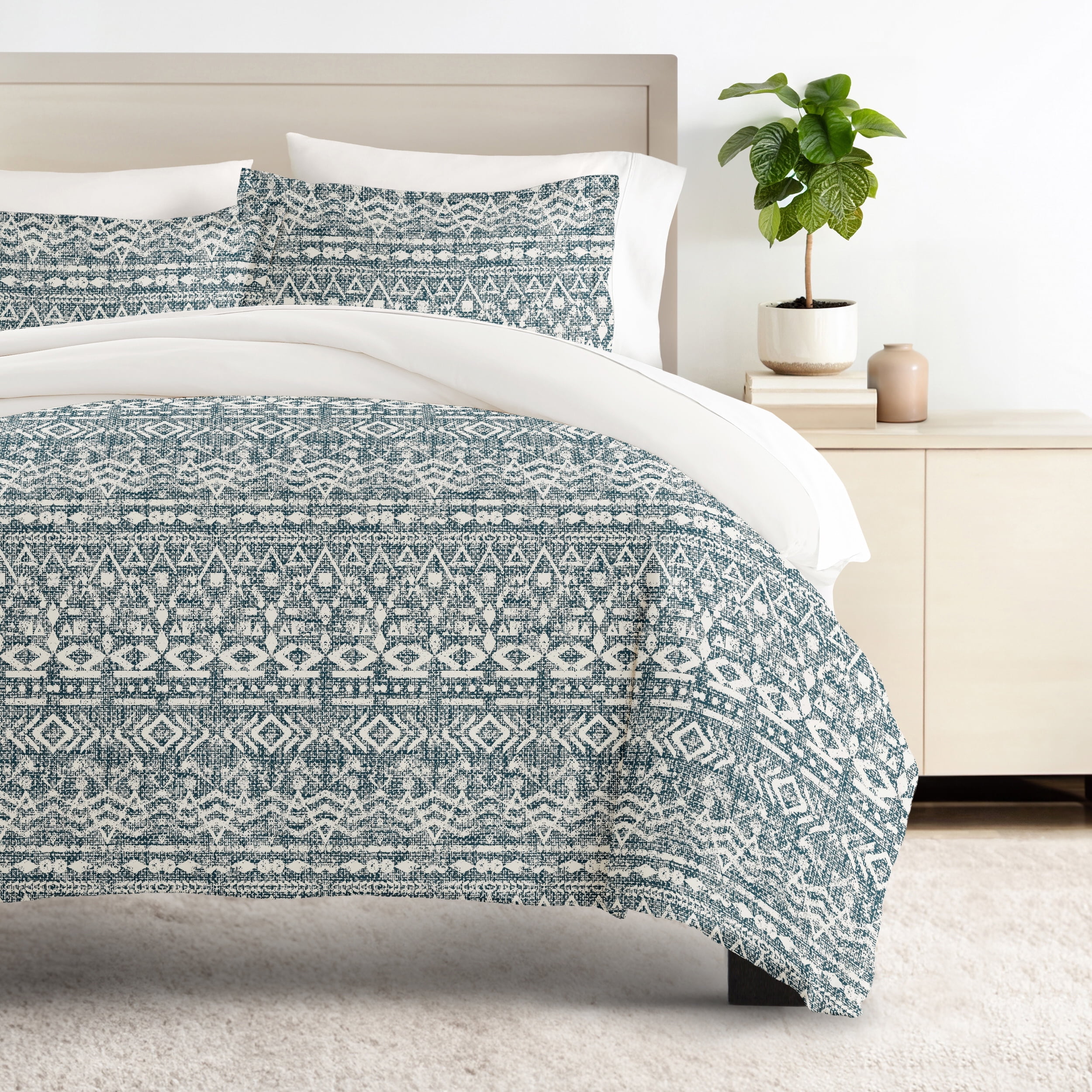 8PC Bedding Bundle - Patterned Duvet Cover Set White Comforter and ...