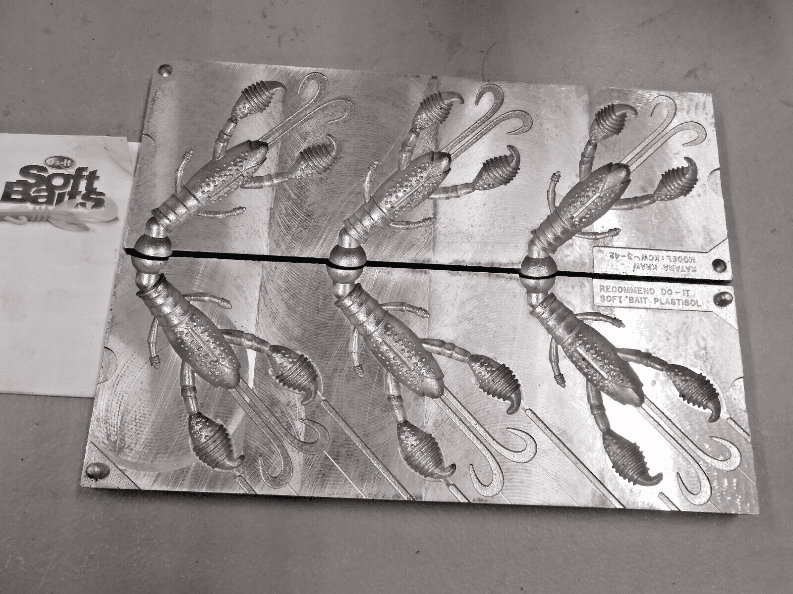 98008 Do-It 4.2" Magnum Katrina Kraw ES XL Soft Bait Mold KCW-3-42 Free Shipping - Walmart.com