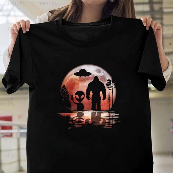 A Funny Bigfoot and Alien Sasquatch Graphic For Outer Space Lovers ...