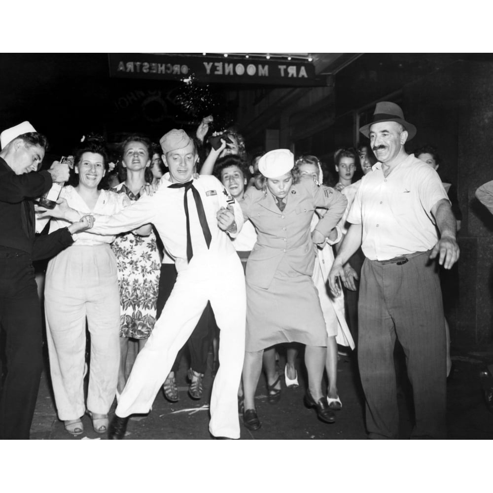 A Sailor And His Girlfriend Doing The Jitterbug In Times Square To ...