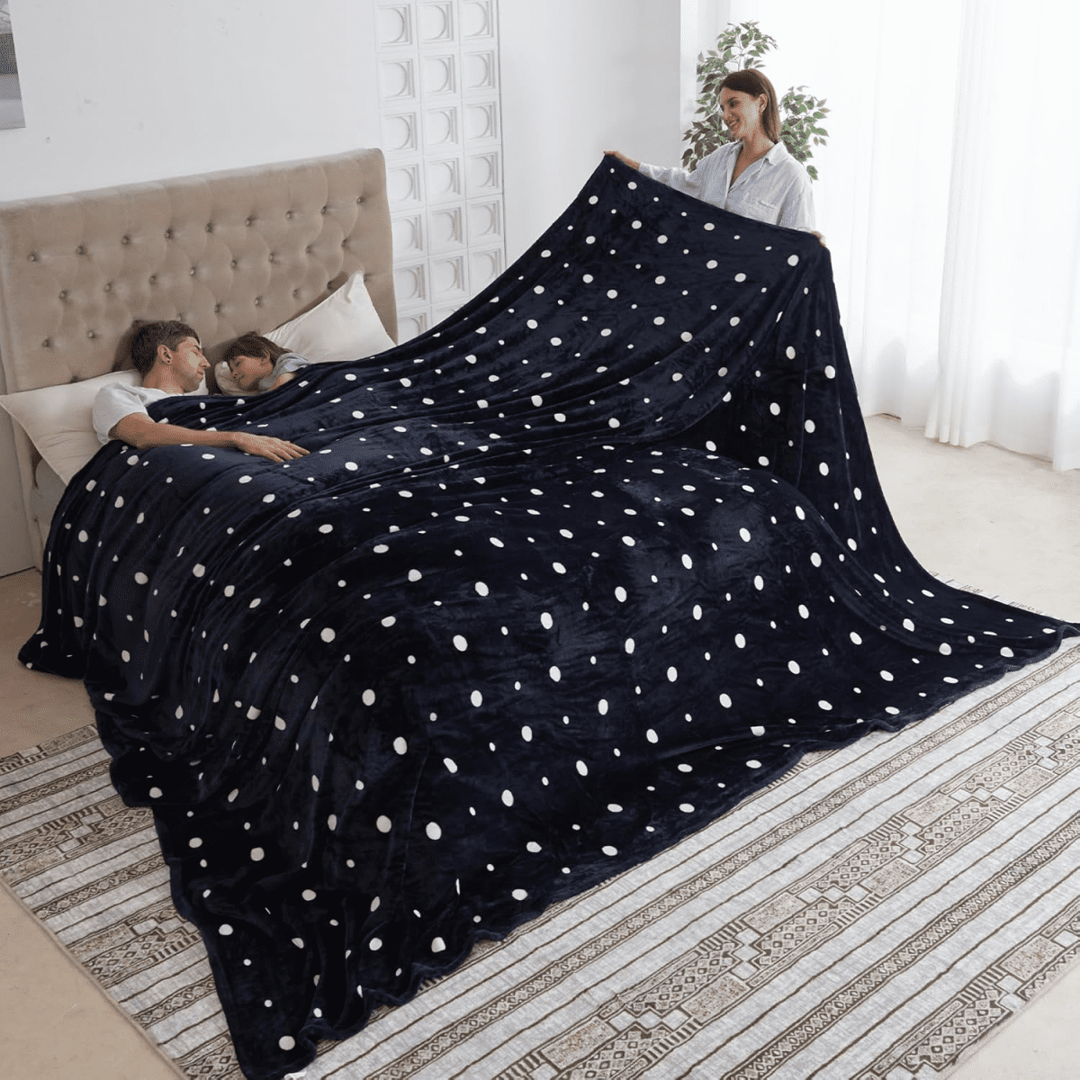 AAZZ Oversized King Fleece Blanket 106" x 78.7", Soft Cozy Warm Giant ...