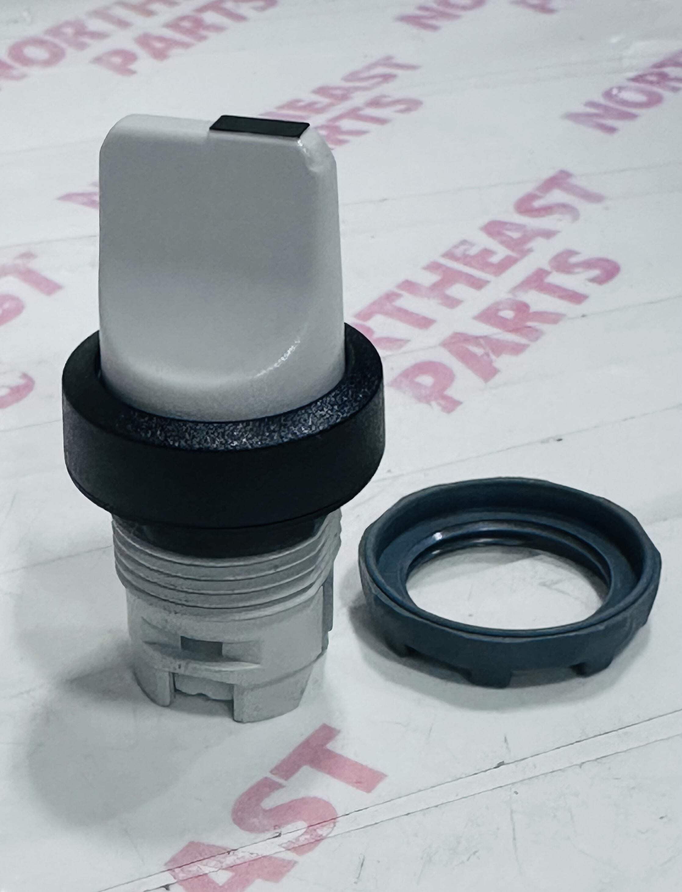 ABB M3SS7-10U, Switch,Selector,3 Pos,45 Deg,Black Plastic Bezel,Short HDL,Rtn L,Grey - Walmart.com