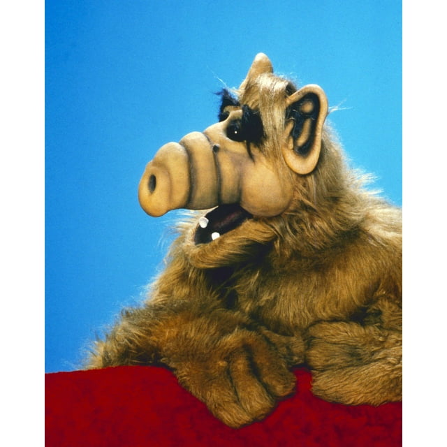ALF portrait of Alien Life Form behind couch 24x36 Movie Poster HD ...