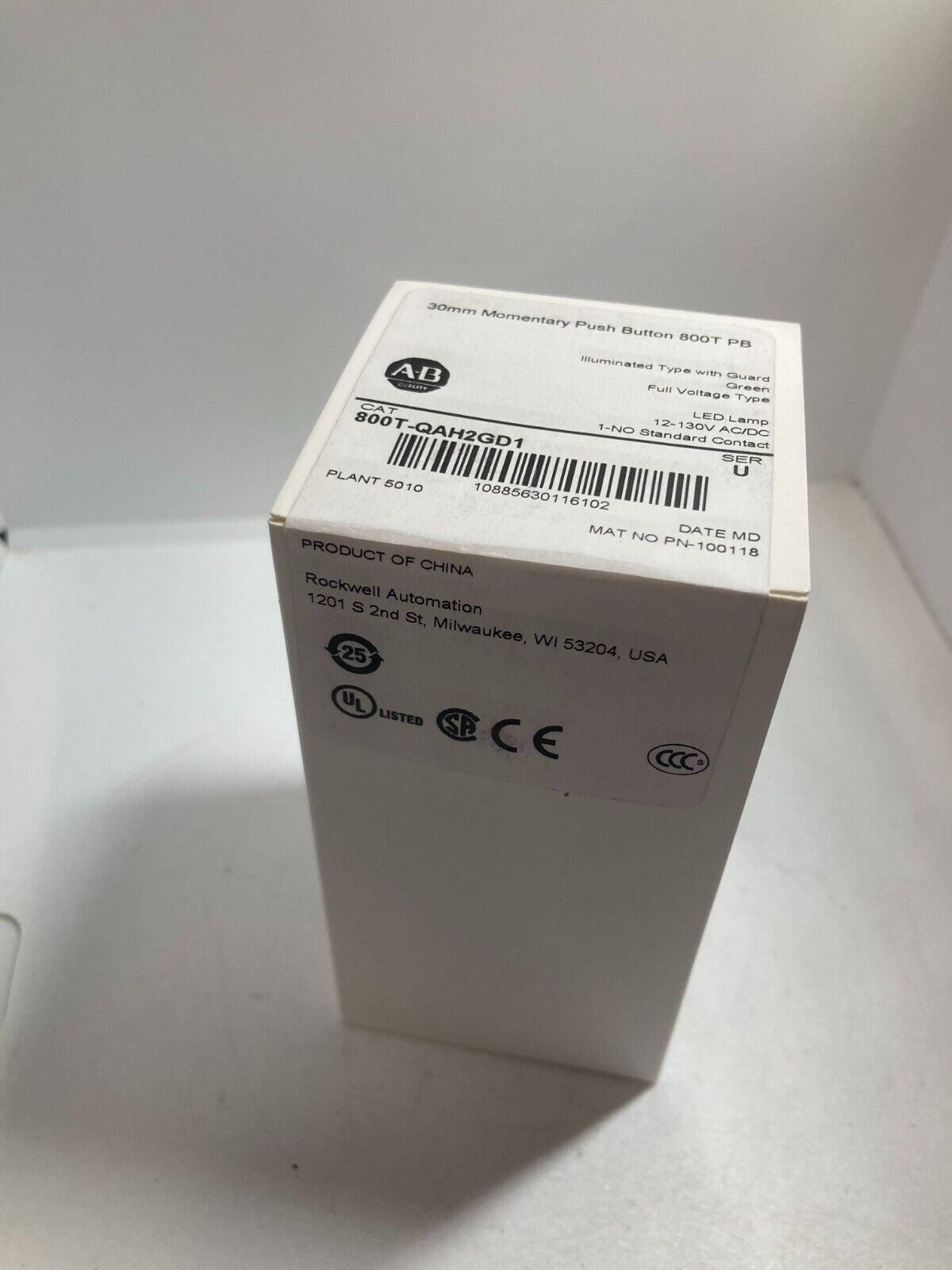 ALLEN BRADLEY 800T-QAH2GD1 PUSHBUTTON ILL W/GUARD GREEN LED 12-130V 1NO ...