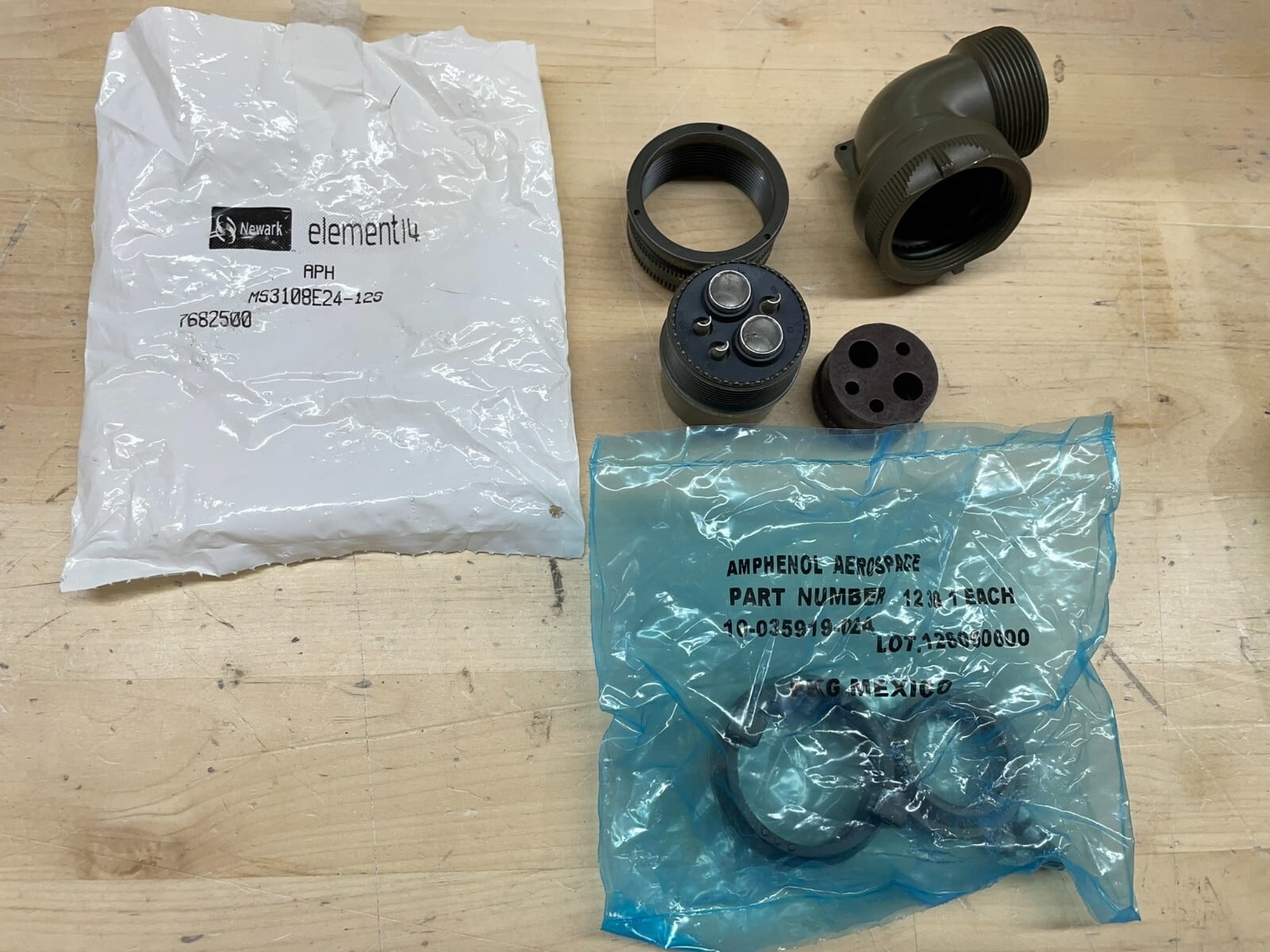 AMPHENOL MS3108E24-12S Angle Circular Connector Plug Size 24 5 Position ...