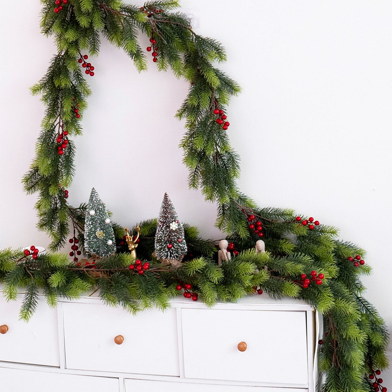 AYktou Christmas Garlands - 5.9ft Pre-Lit Artificial Christmas Garland ...