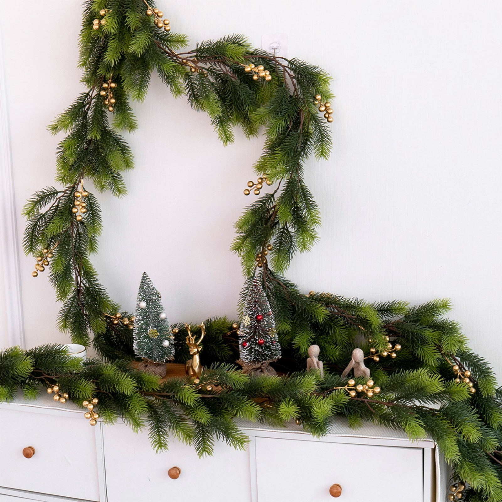 AYktou Christmas Garlands - 5.9ft Pre-Lit Artificial Christmas Garland ...