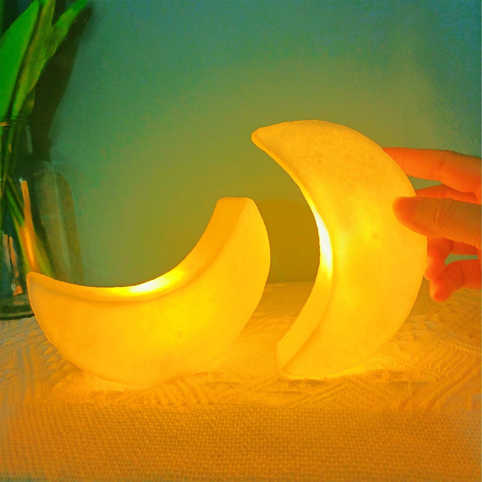 AYktou Crescent-Shaped LED Light, 5 Inch Simulated Lunar Surface ...