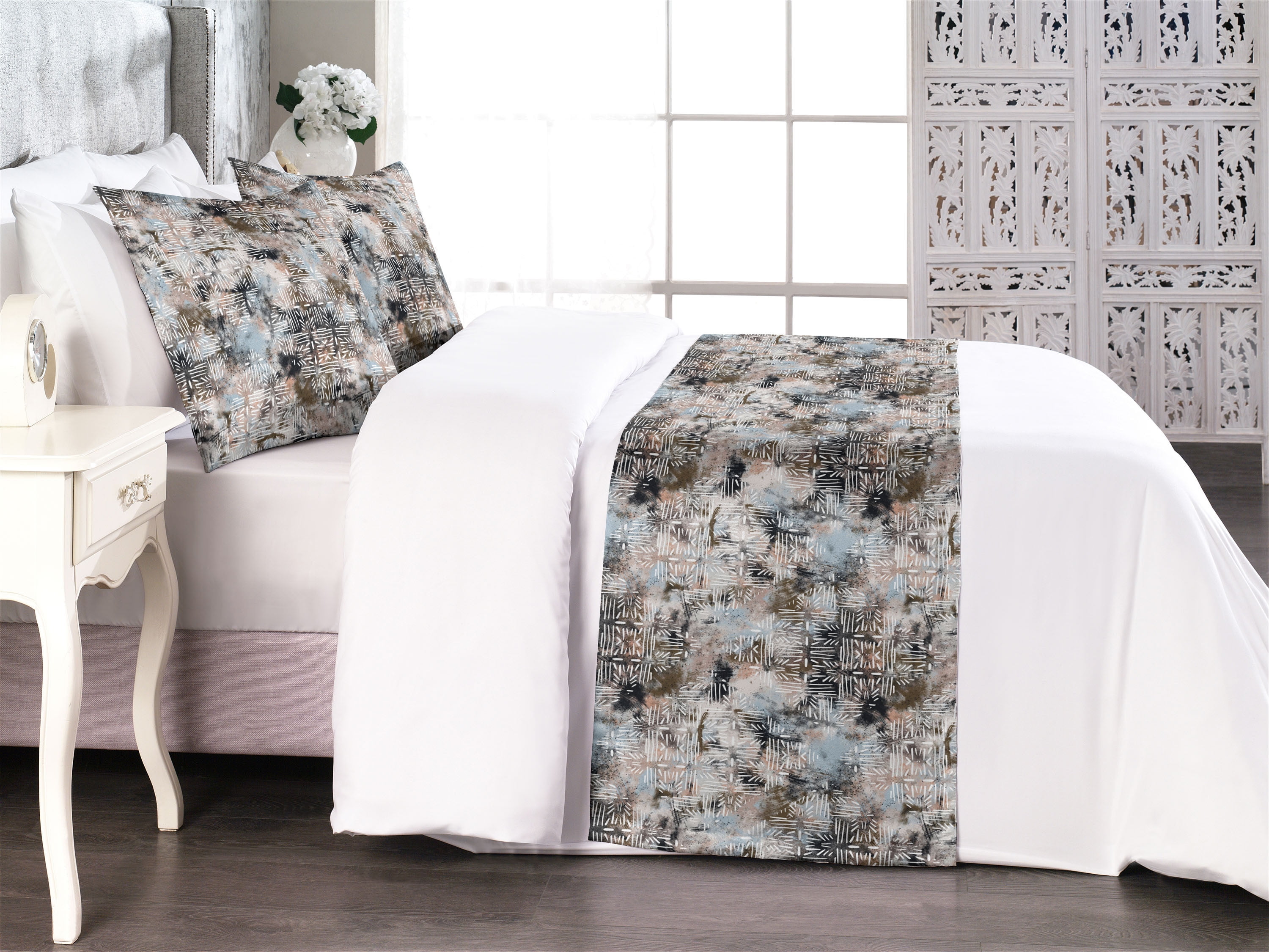 Abstract Bed Runner Set, Ethnic Style Stripe Shape Pattern on Spray ...