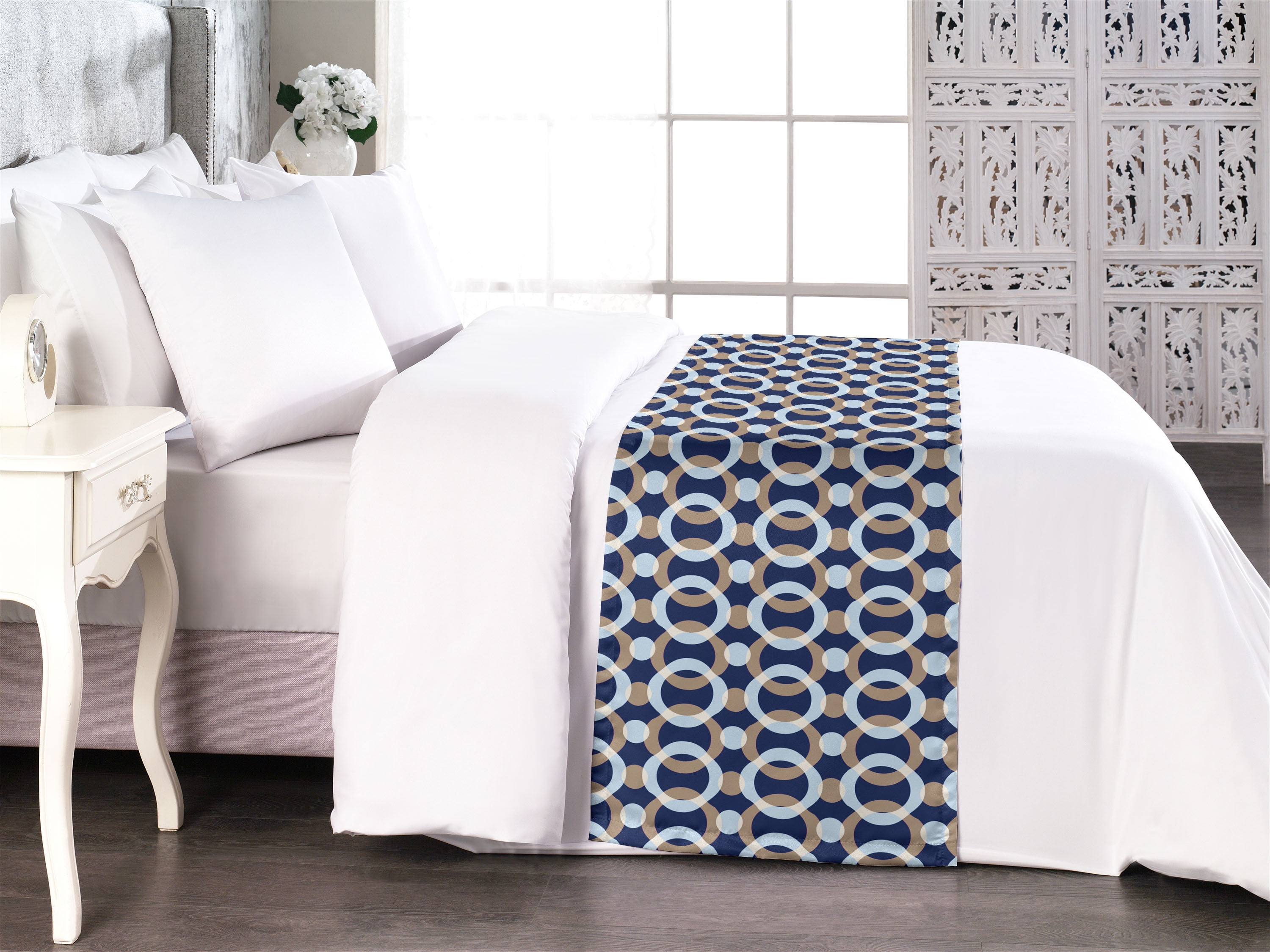 Abstract Modern Art Bed Runner, Geometric Overlapping Circle Pattern ...