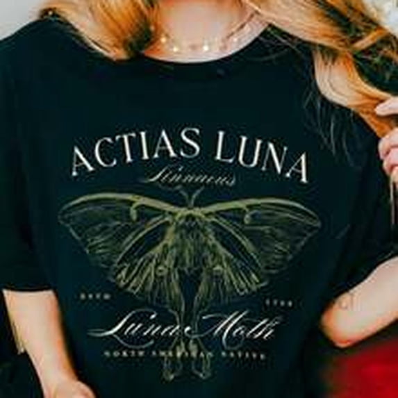 Actias Luna Lunar Moth T-Shirt Moon Moth Lover Top Dark Ademia Latin ...