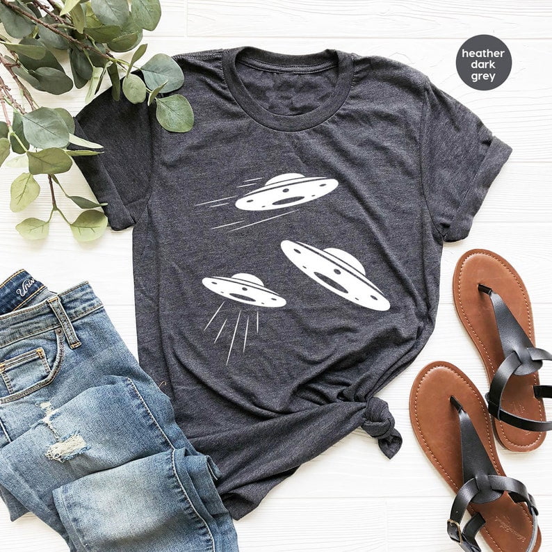 Aesthetic Alien T-Shirt, Trendy Space Graphic Tees, Space Aircraft ...