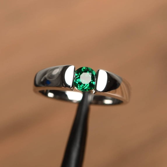Aishvi Jewels 1Ct Round Cut Lab-Created Green Emerald Solitaire ...