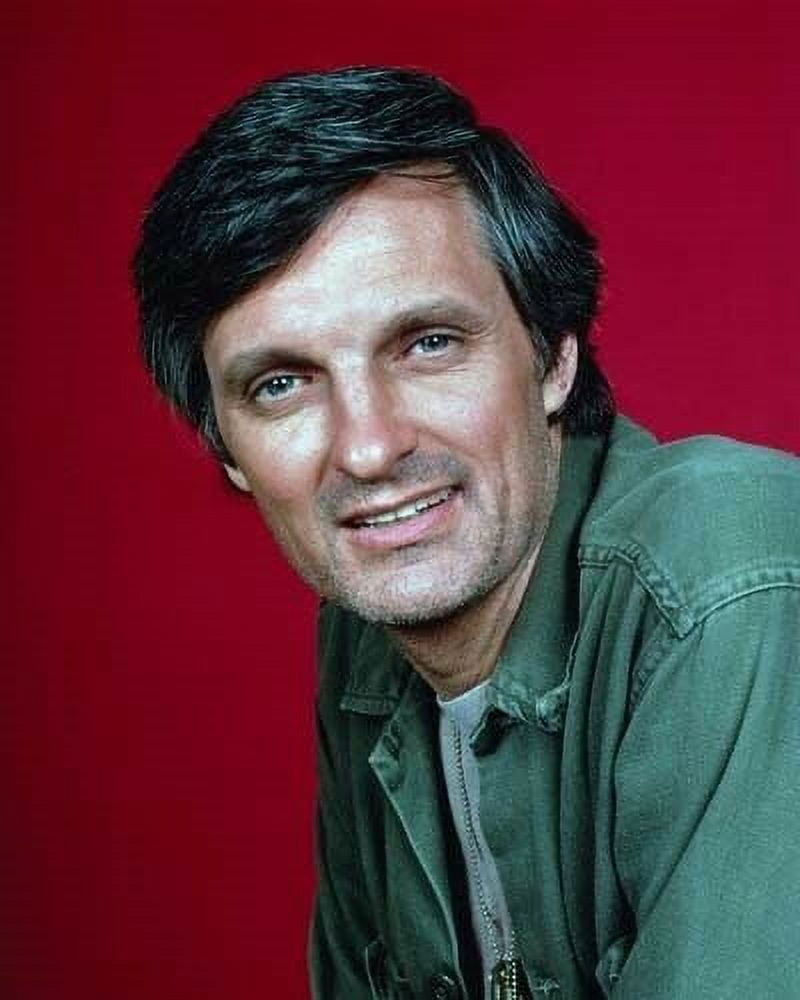 Alan Alda studio portrait as Hawkeye M.A.S.H TV series 8x10 photo ...