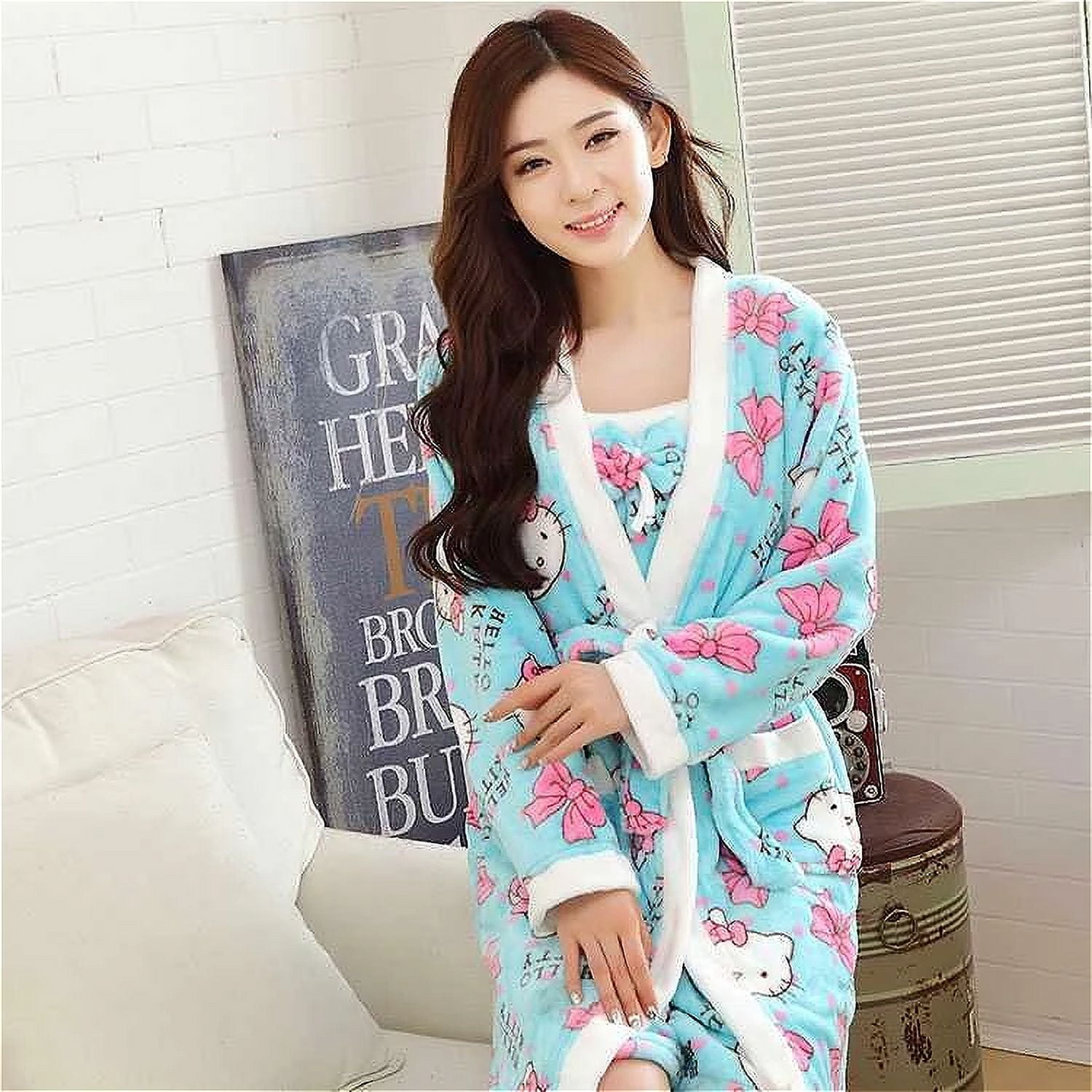 Alex Sanrio Hello Kitty Kawaii Plush Robe & Fluffy Nightdress Set ...