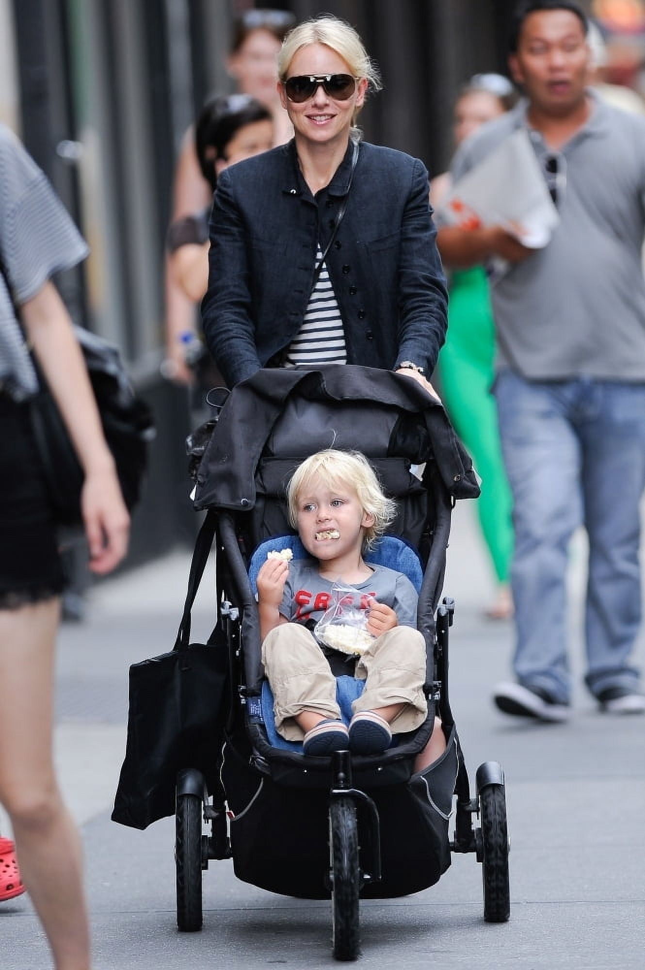 Alexander Schreiber Samuel Schreiber Naomi Watts Walk In Noho Out And ...