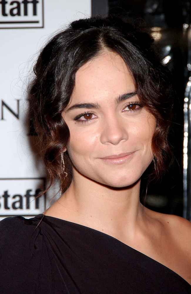 Alice Braga At Arrivals For Premiere Of I Am Legend Wamu Theatre At ...