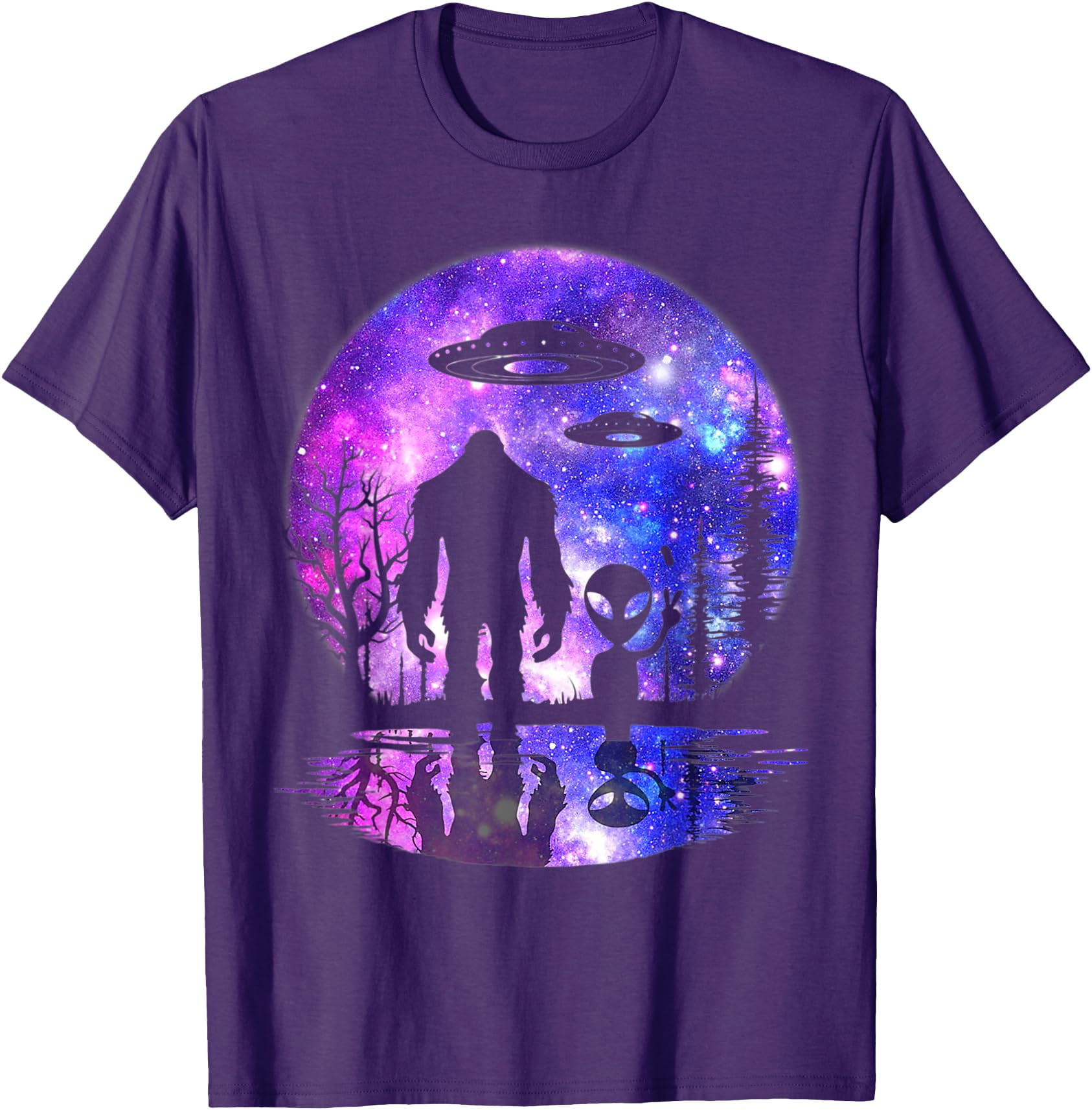 Alien And Bigfoot Full Moon Sasquatch UFO Unisex T-Shirt for Men Women ...