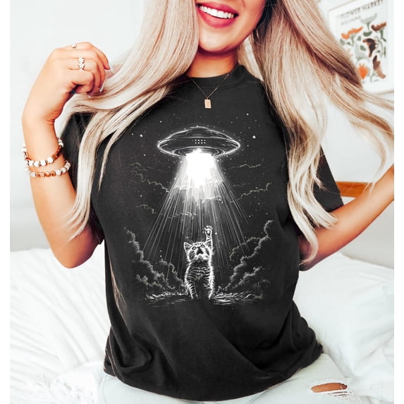 Alien Cat Space Kitty Graphic Tee, Ufo Abduction Cat T-Sci Fi Cat Lover ...